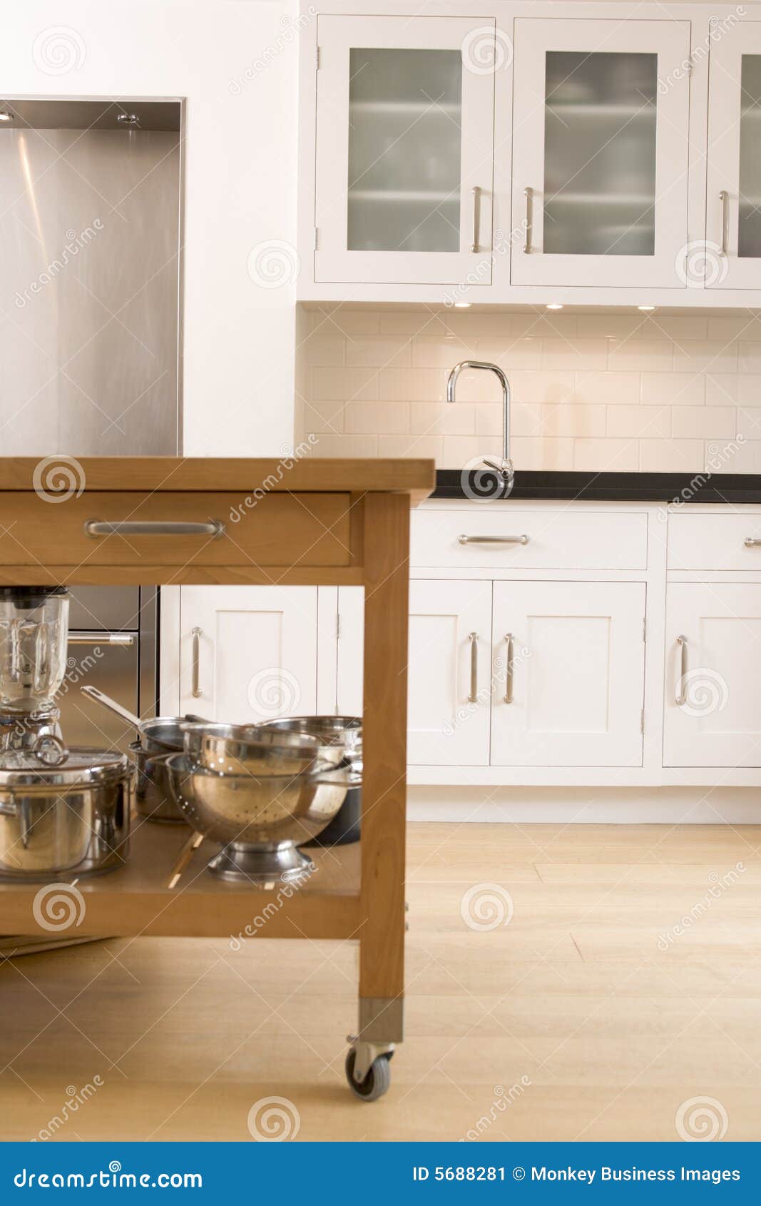 Empty kitchen stock image. Image of stylish, countertop - 5688281