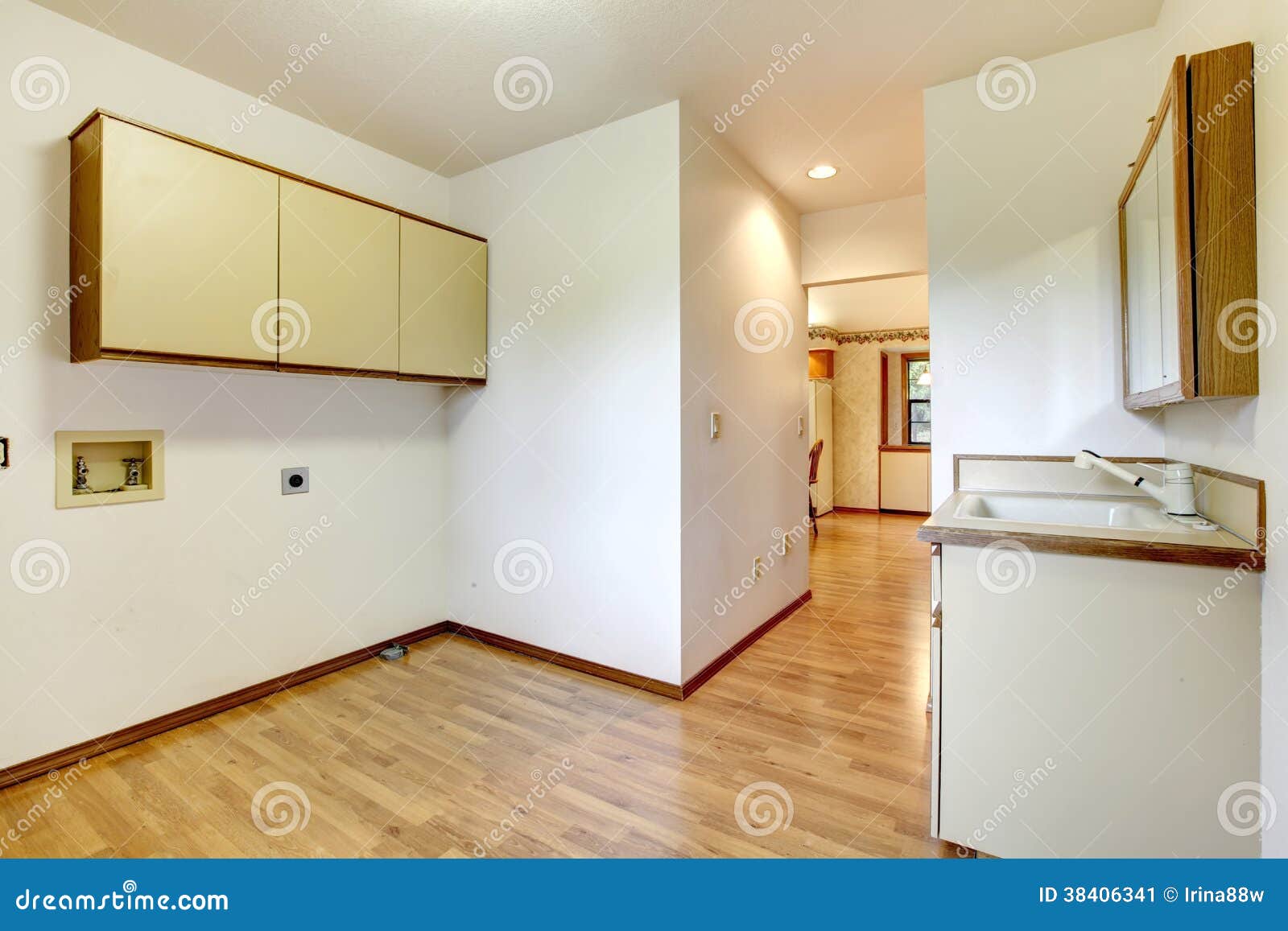 Empty laundry room stock image. Image of estate, house - 38406341