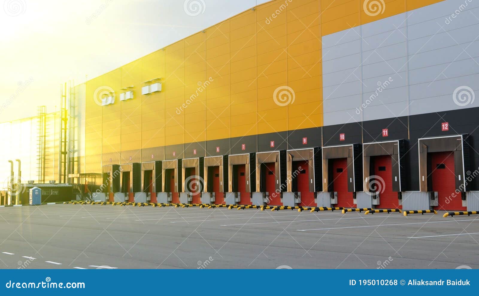 Empty Loading Bay of a Large Warehouse. Logistics Center Stock Photo ...