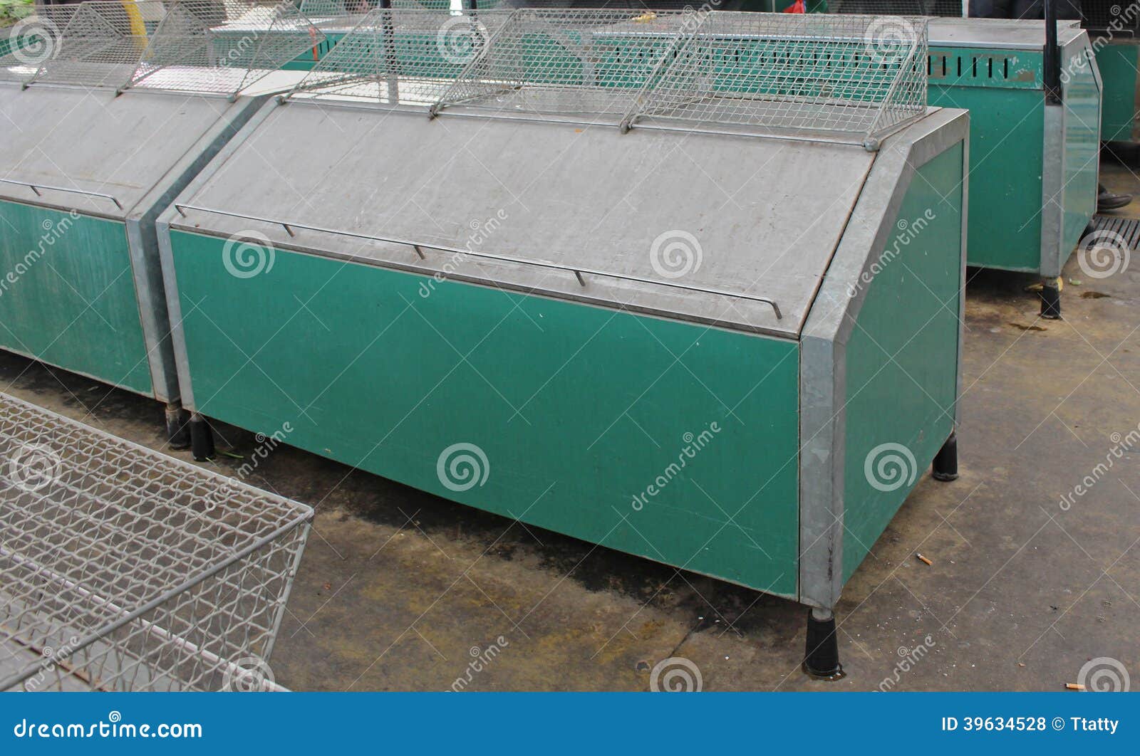 Empty market stall stock photo. Image of contemporary - 39634528