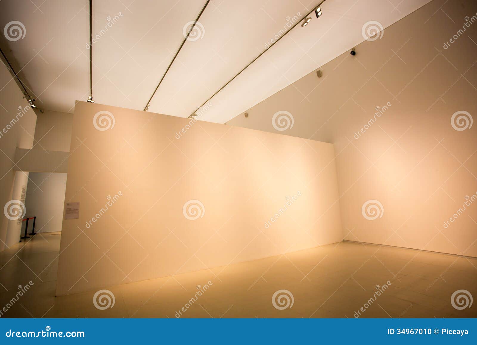 Empty Modern Interior Room in Museum Stock Photo - Image of highlight ...