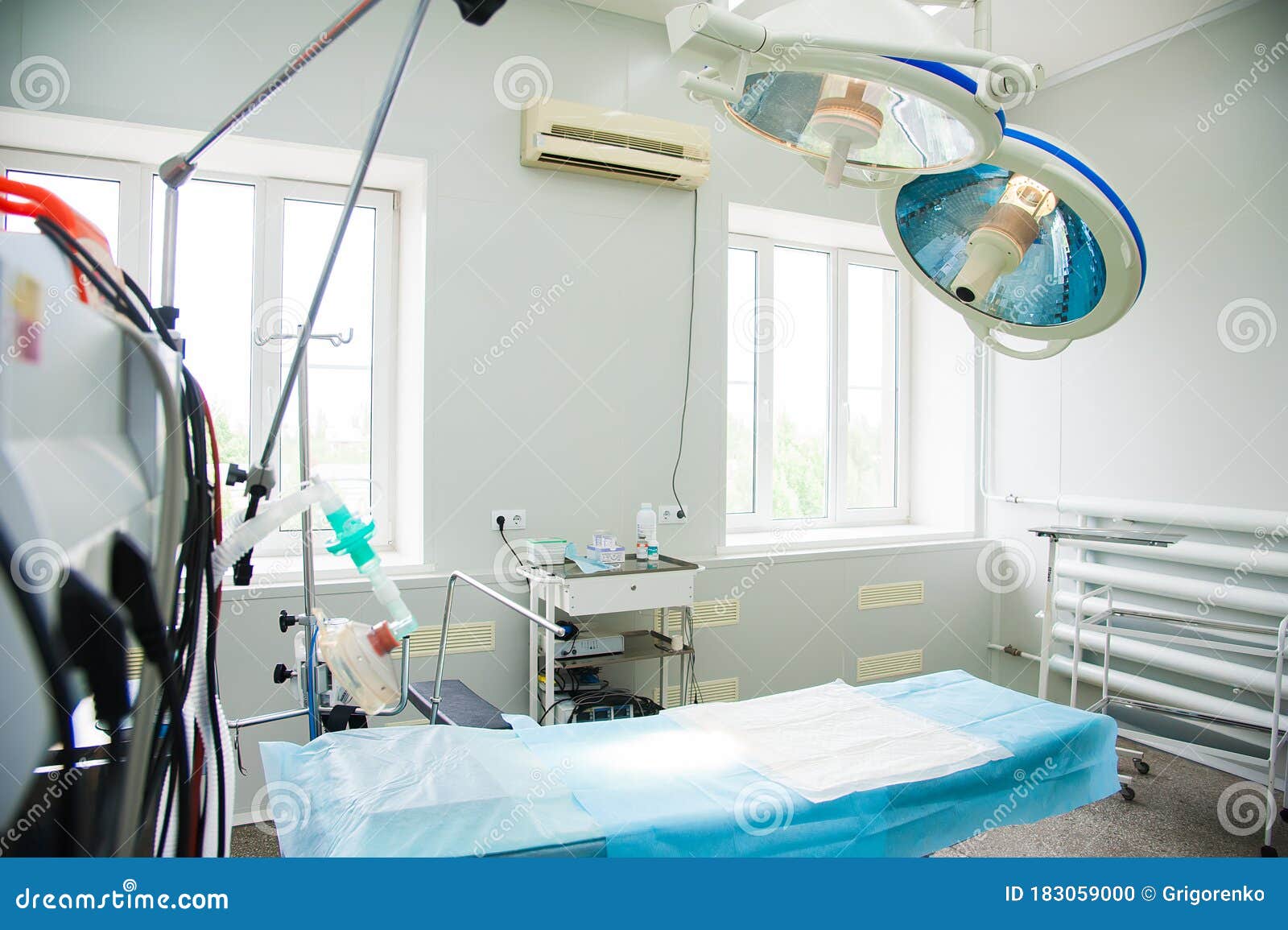 Empty Modern Operating Room Stock Photo - Image of surgical, sterile ...