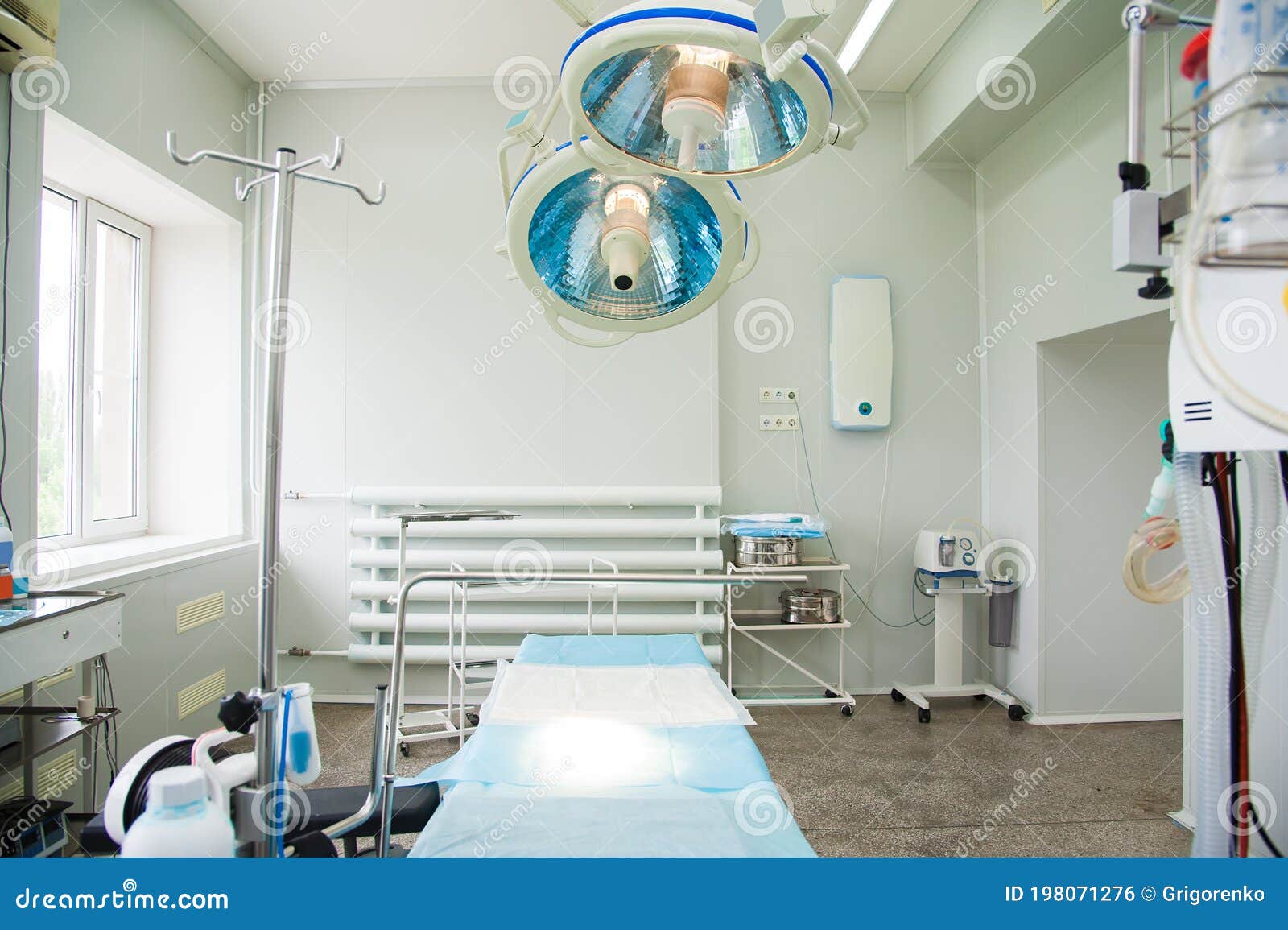 Empty Modern Operating Room Stock Photo - Image of sterile, room: 198071276