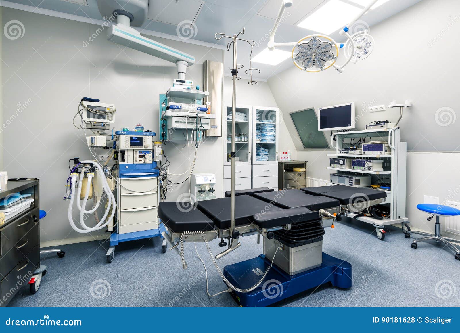 Empty Operating Room with Medical Equipment Editorial Stock Photo ...