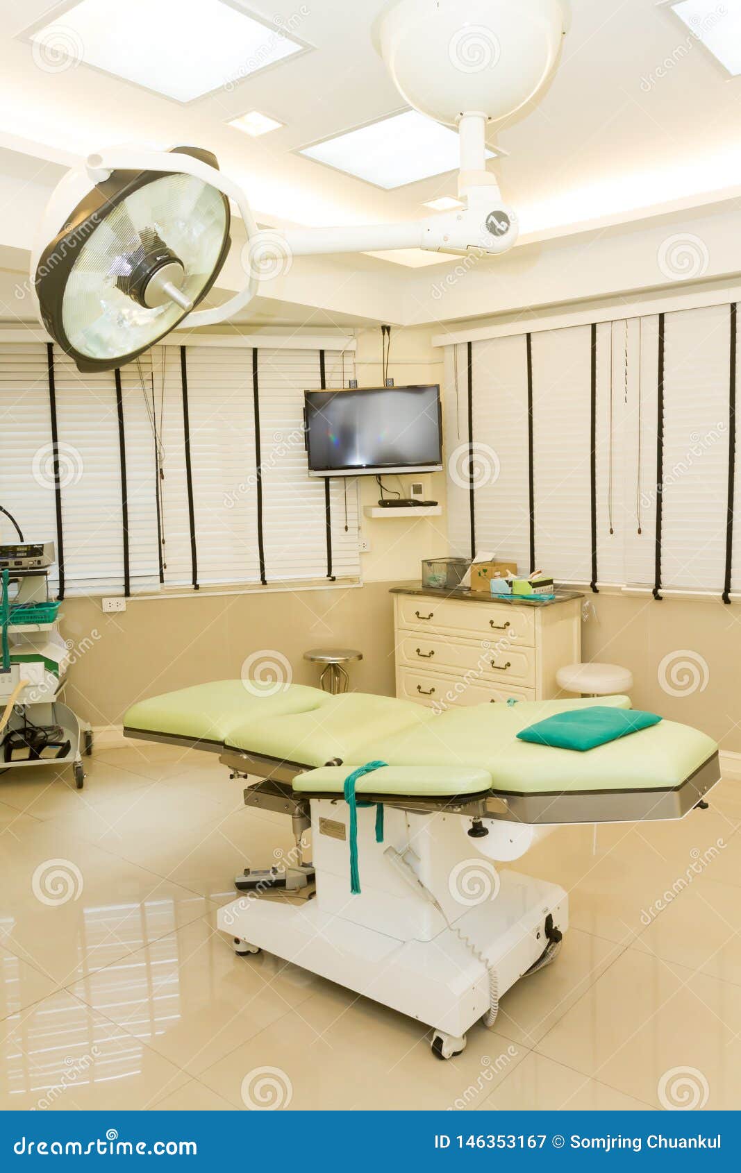 Empty operation room stock image. Image of clean, green - 146353167