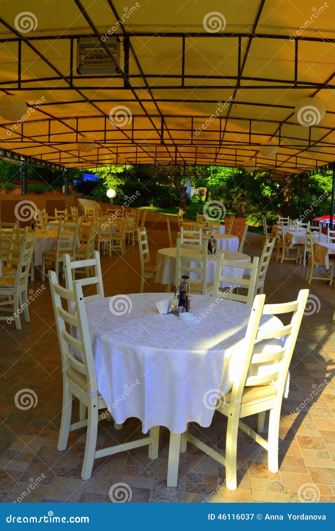 Empty outdoor restaurant stock image. Image of green - 46116037