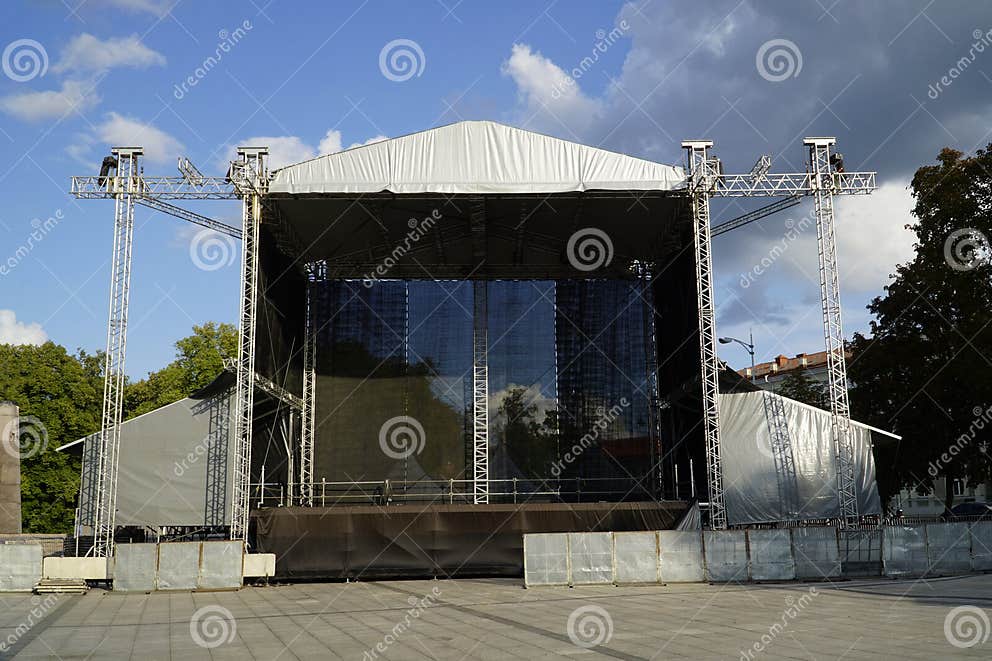 Empty Outdoor Stage - Front View Stock Image - Image of frame, concert ...