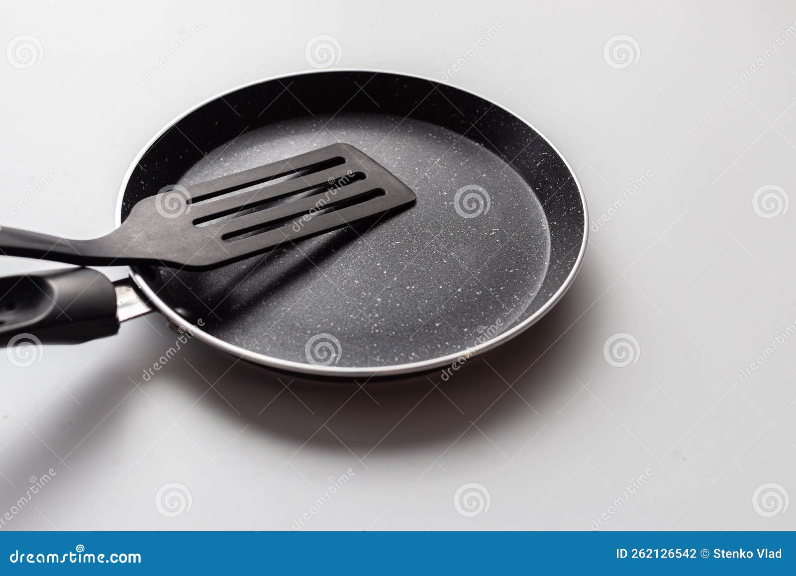 Empty Pan on White Background. Fried Pan with Spatula Stock Photo ...