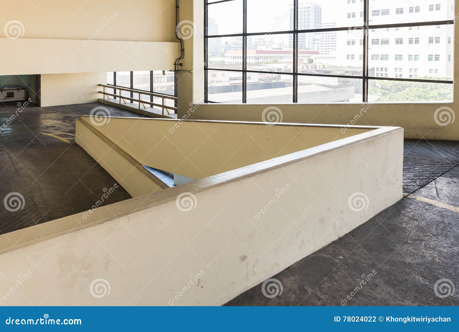 Empty Parking Deck with Ramp Stock Photo - Image of sign, floor: 78024022
