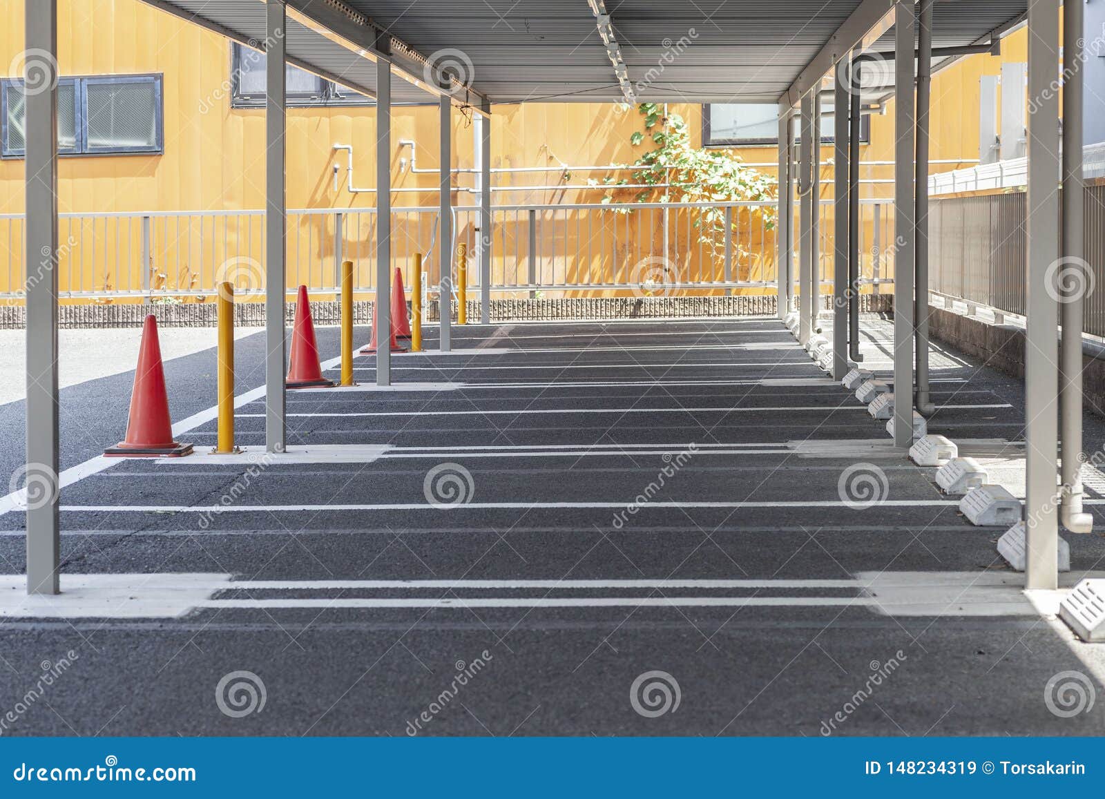 Empty Parking Space Outside Stock Image - Image of pavement, center ...
