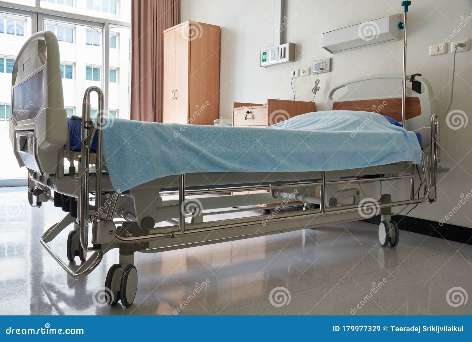 An Empty Patient Bed in the Hospital Room Stock Image - Image of modern ...
