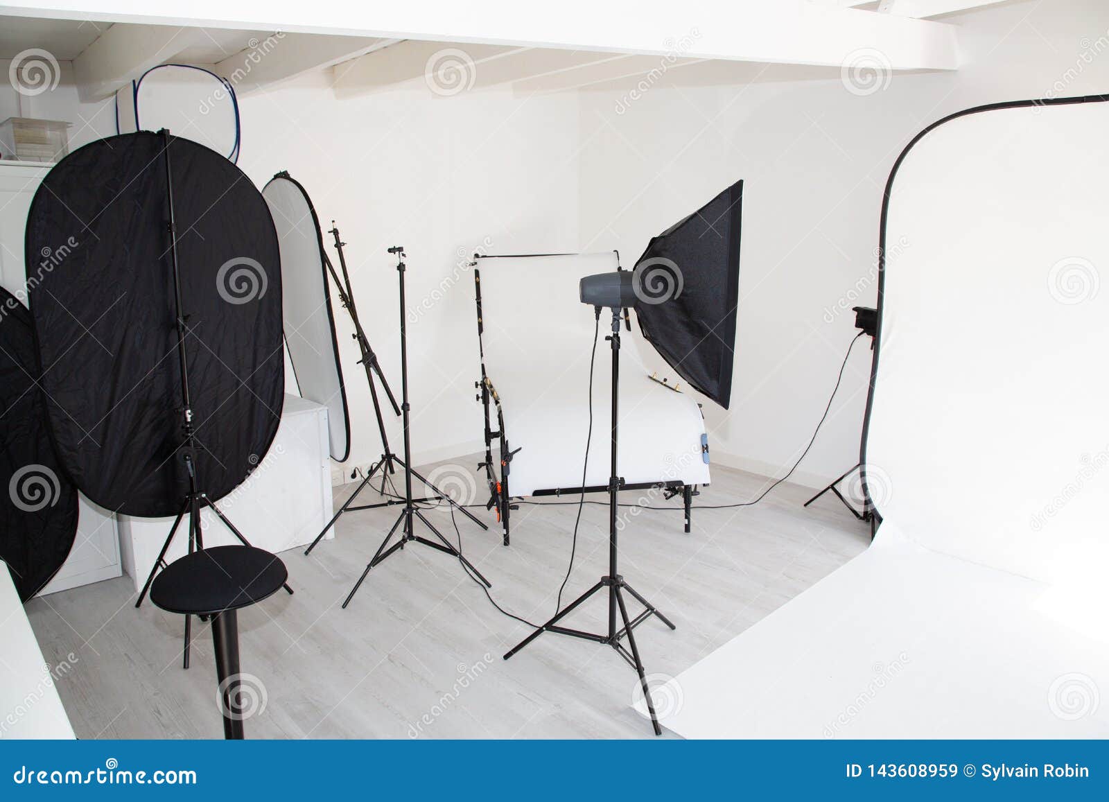 Empty Photo Studio with Lighting Equipment Stock Image - Image of place ...