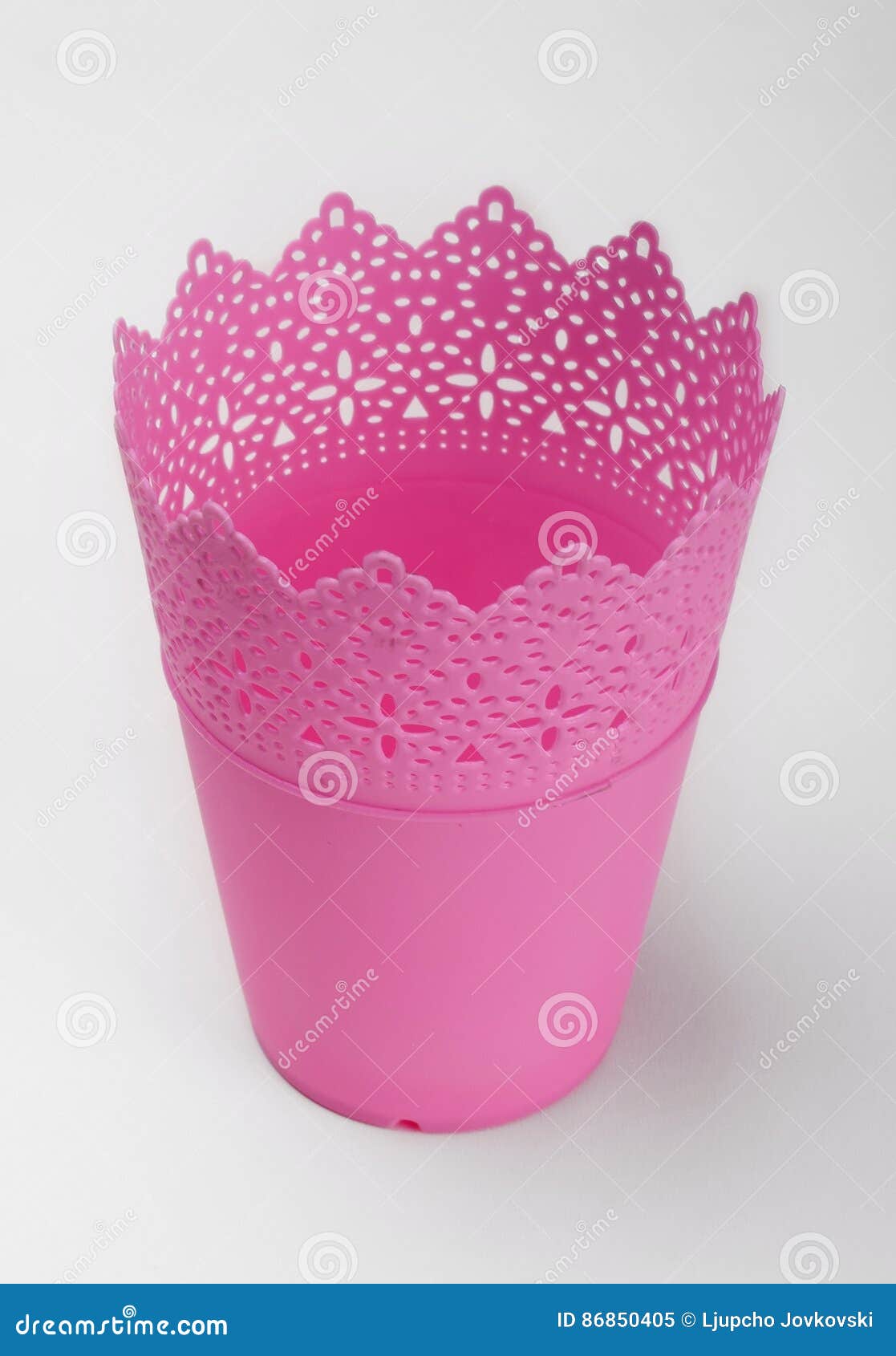 Empty Pink Plastic Flower Pot Stock Image - Image of botany, clay: 86850405