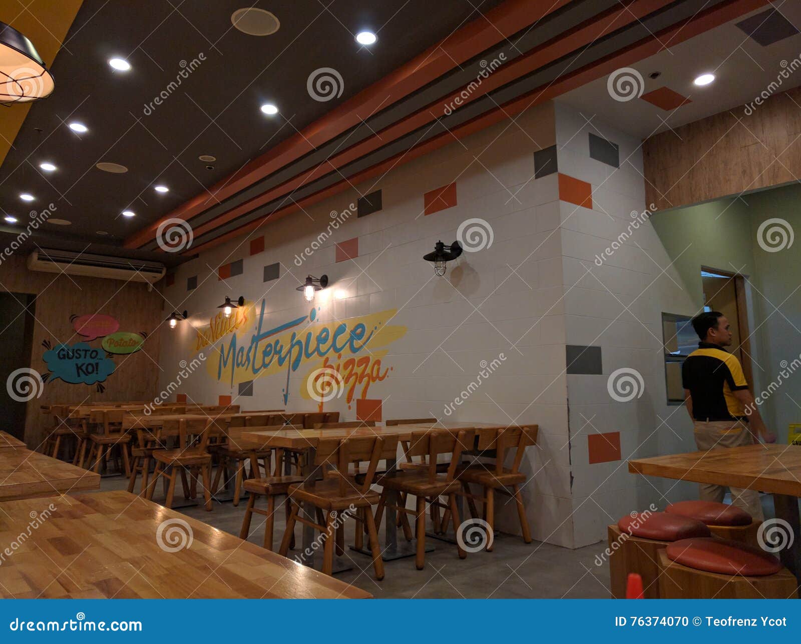 Empty pizza restaurant editorial image. Image of lights - 76374070