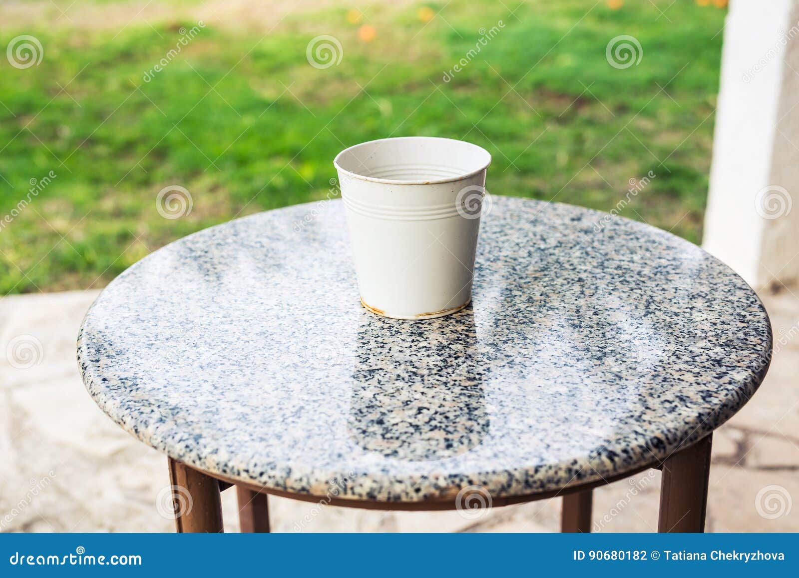 Empty Plant Pot on the Table Stock Photo - Image of floral, color: 90680182