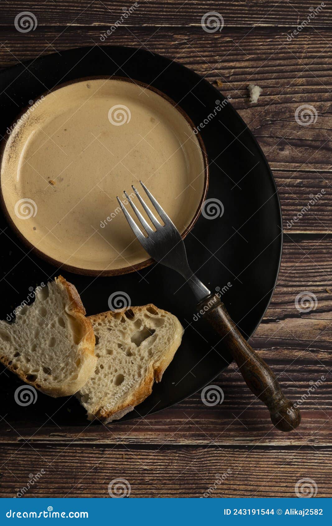 Empty Plate with Bread on Wooden Rustic Table, Economy Poverty Concept ...