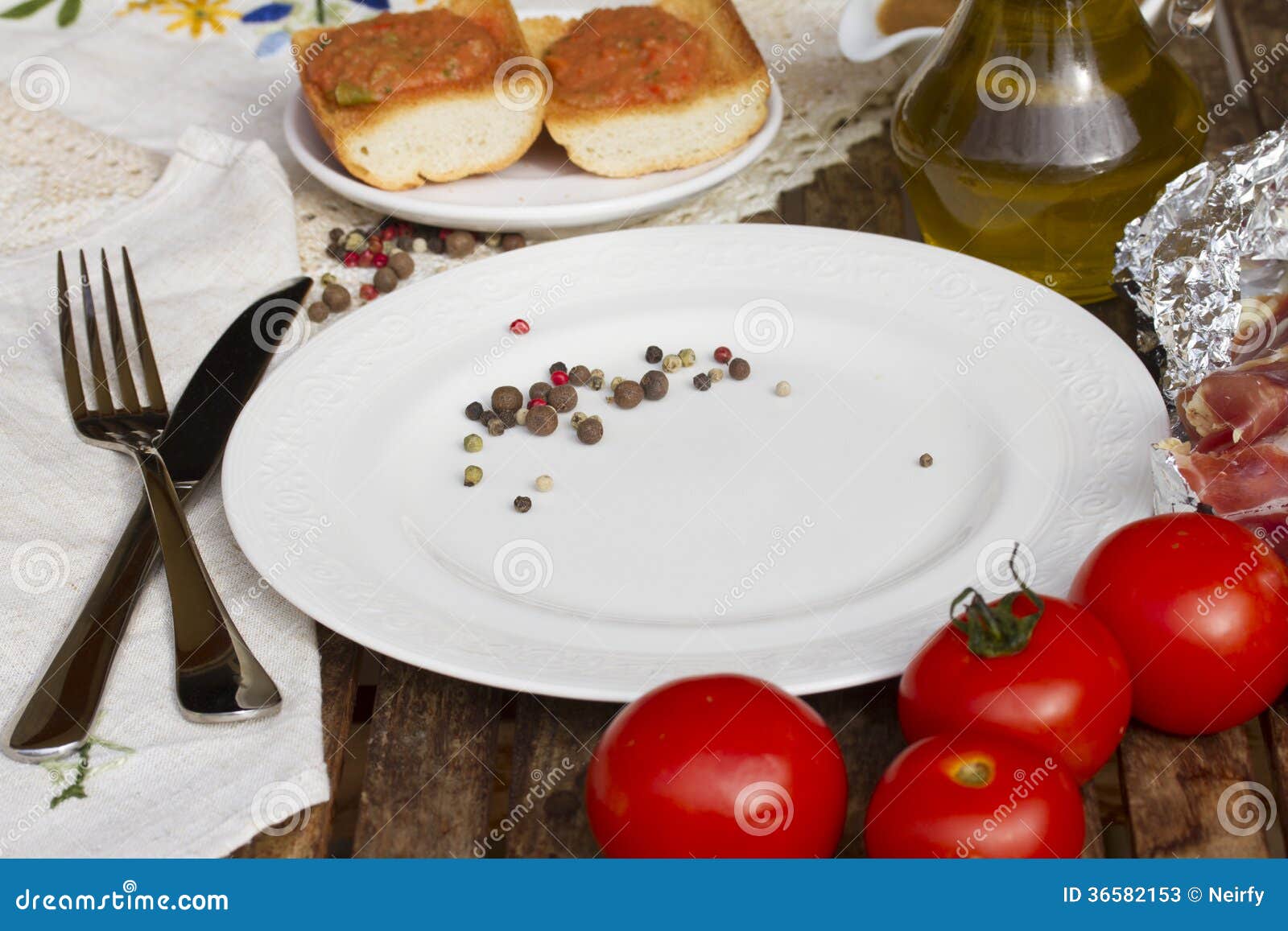 Empty plate with tomatoes stock image. Image of background - 36582153