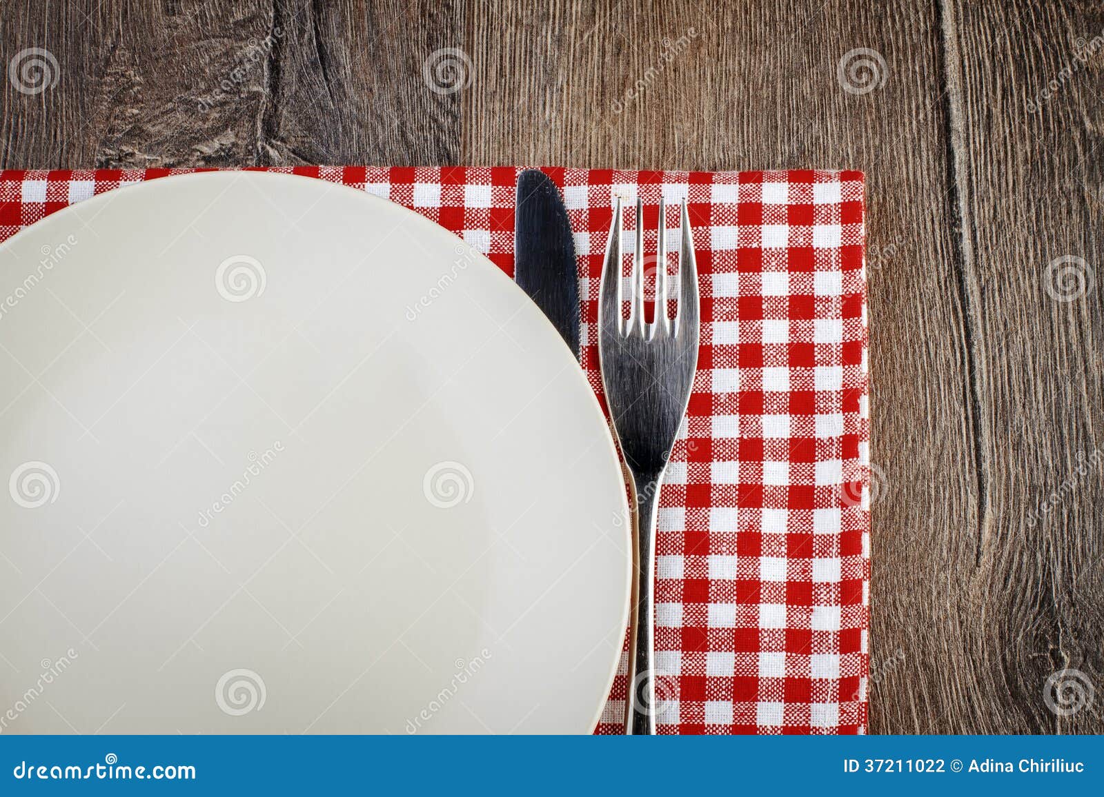 Empty Plate on Wooden Table Stock Photo - Image of closeup, table: 37211022