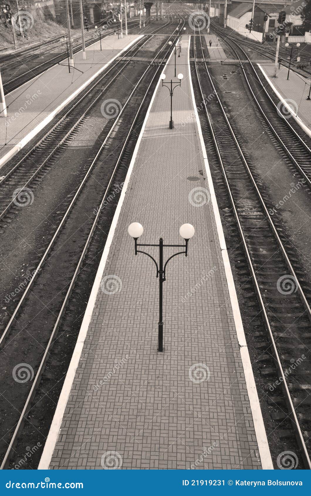 An empty platform stock image. Image of outdoor, lines - 21919231