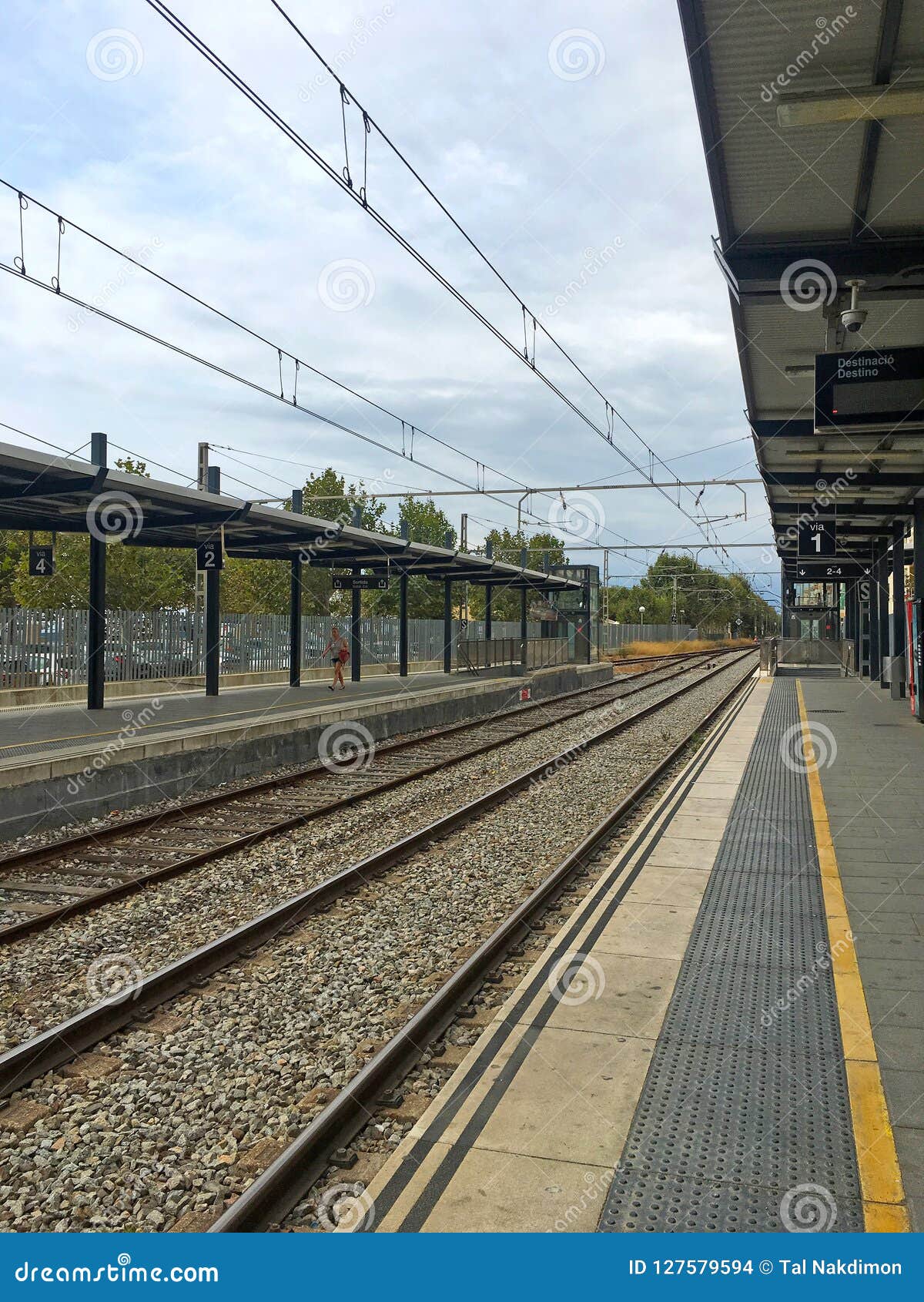 An Empty Platform at a Train Station Editorial Stock Image - Image of ...