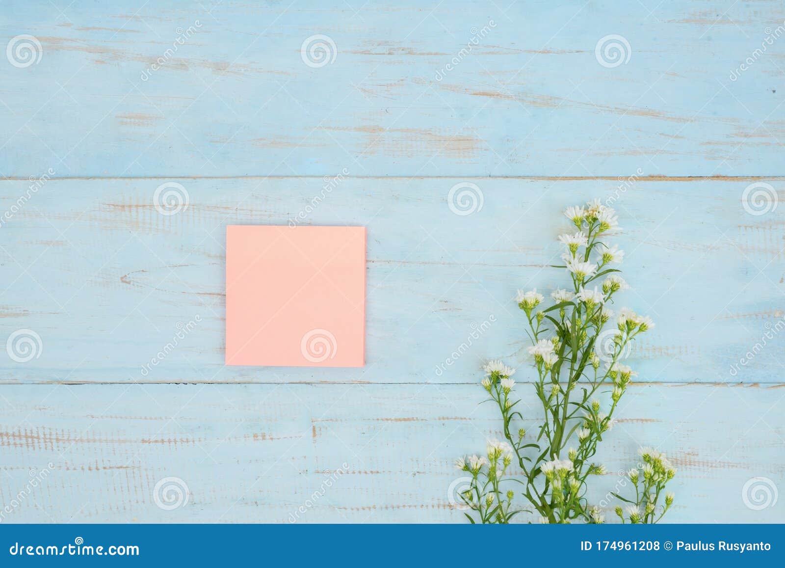 Empty Post it Paper with White Gerbera Flower Stock Photo - Image of ...