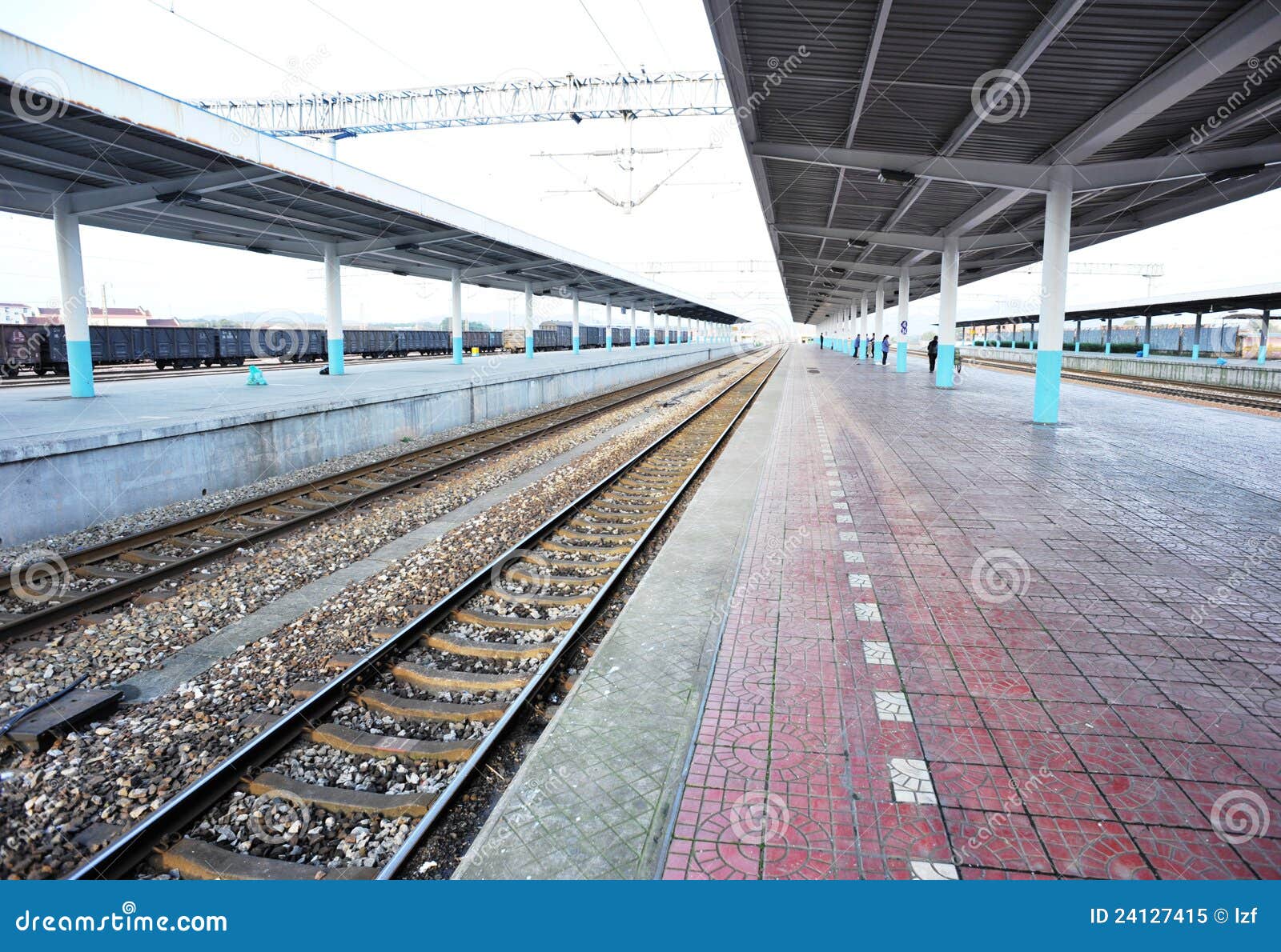 Empty railway platform stock image. Image of electricity - 24127415