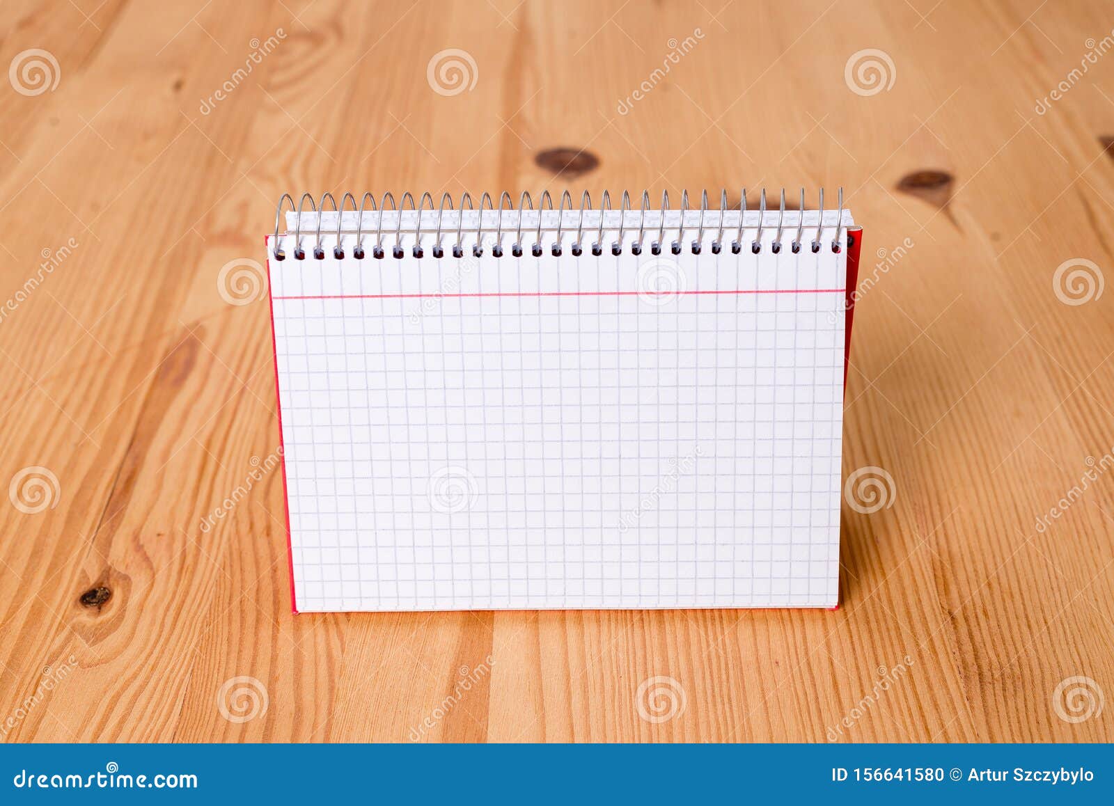 Empty Rectangle Square Shaped Reminder Note in the Centre of a Wooden ...