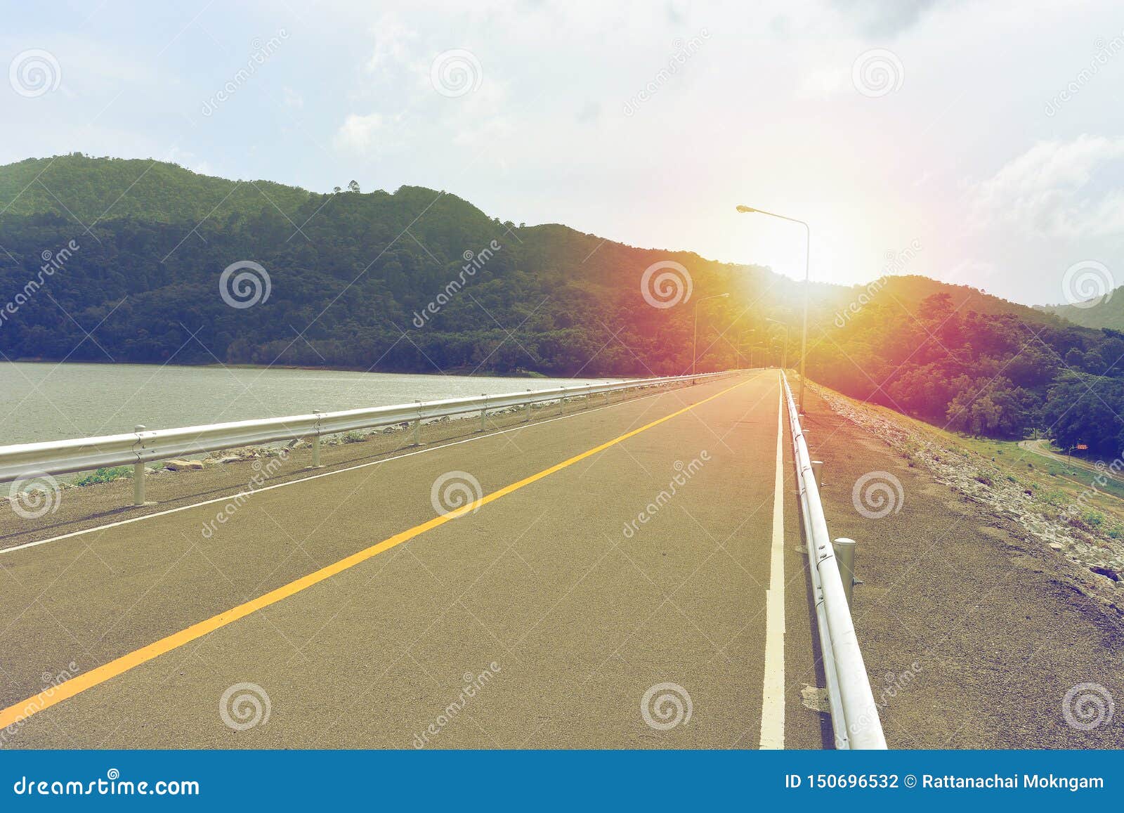 Asphalt Road with Yellow Lane Dividing Line in the Middle on Dam Stock ...