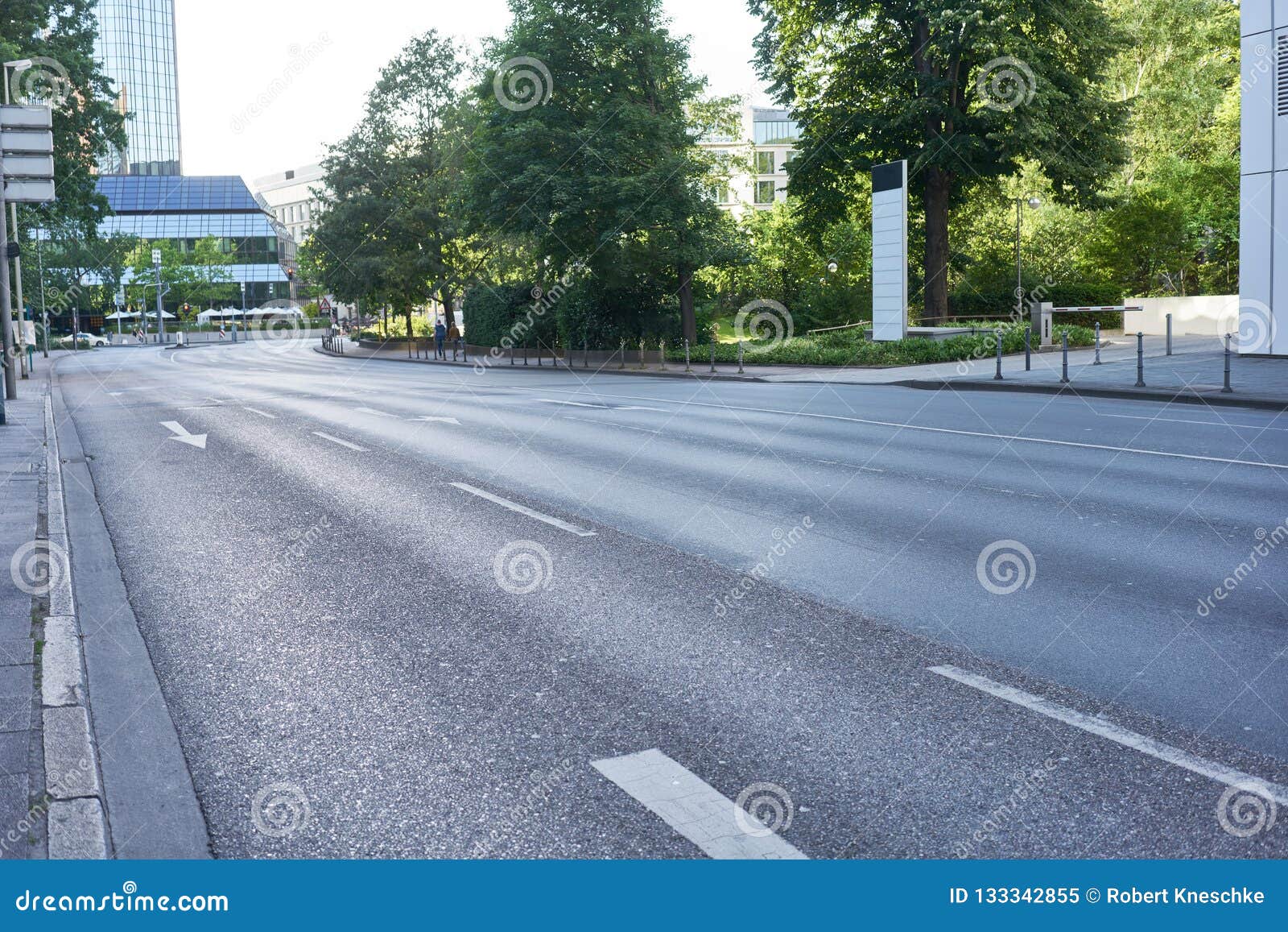 Empty Roadway on Street in Big City Stock Image - Image of curbstone ...
