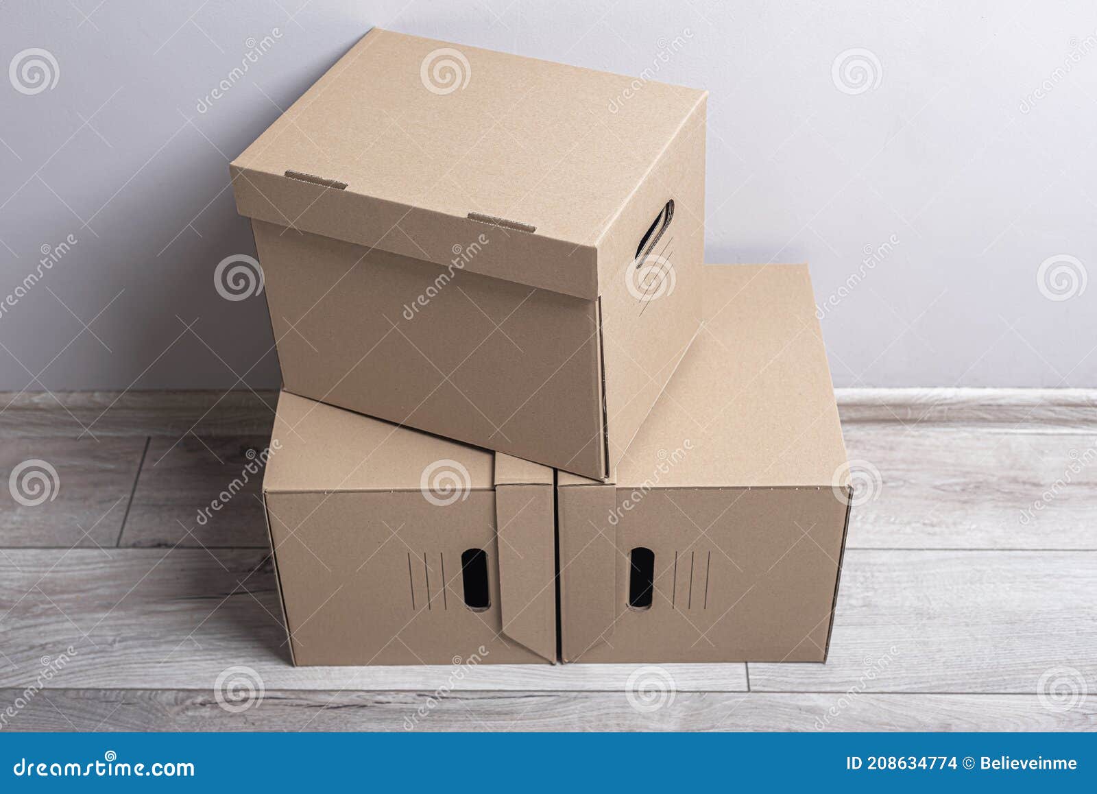 Empty Room with Cardboard Boxes. Stock Photo - Image of cardboard ...