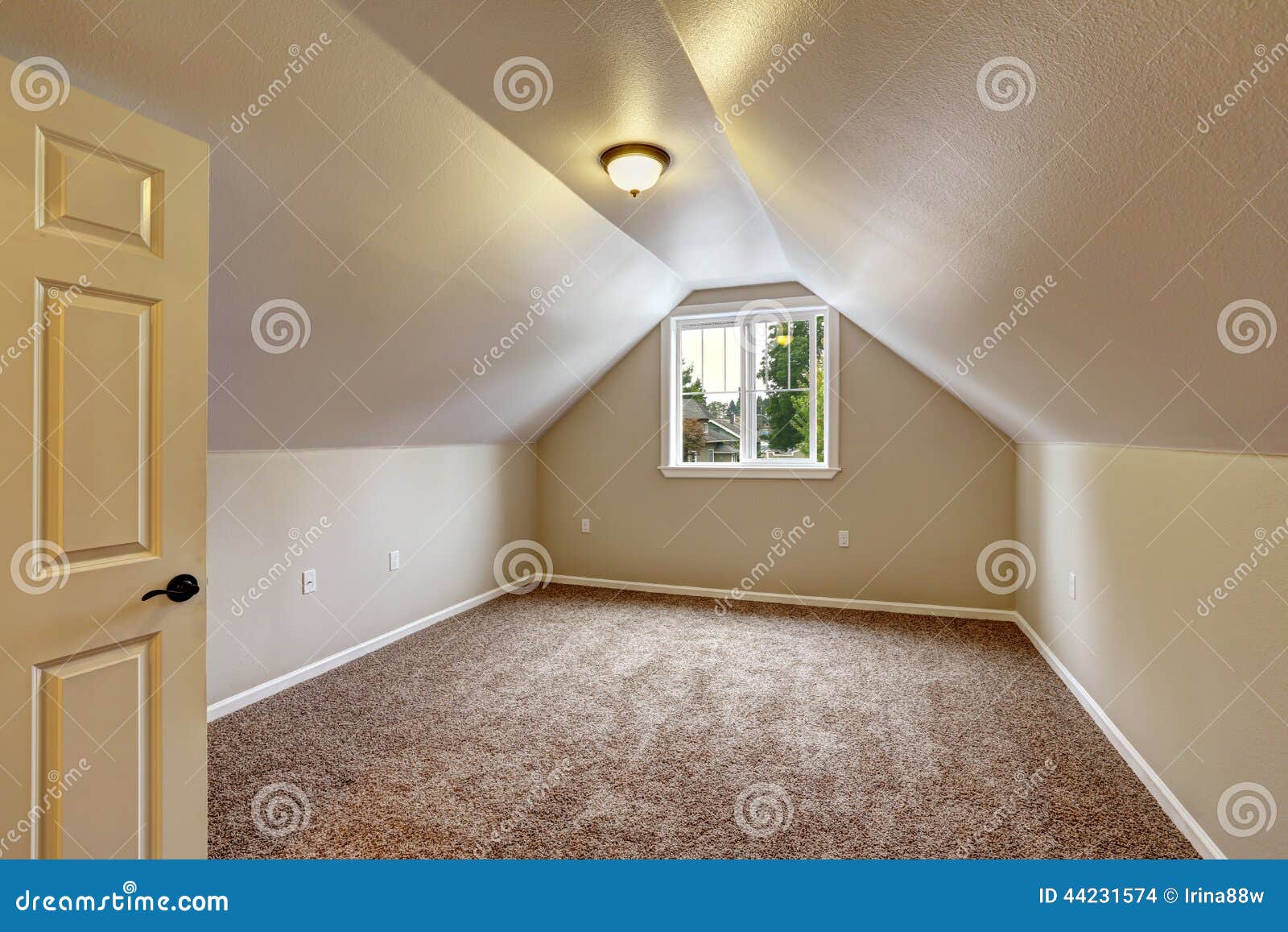 Empty Room with Vaulted Ceiling Stock Photo - Image of residential ...