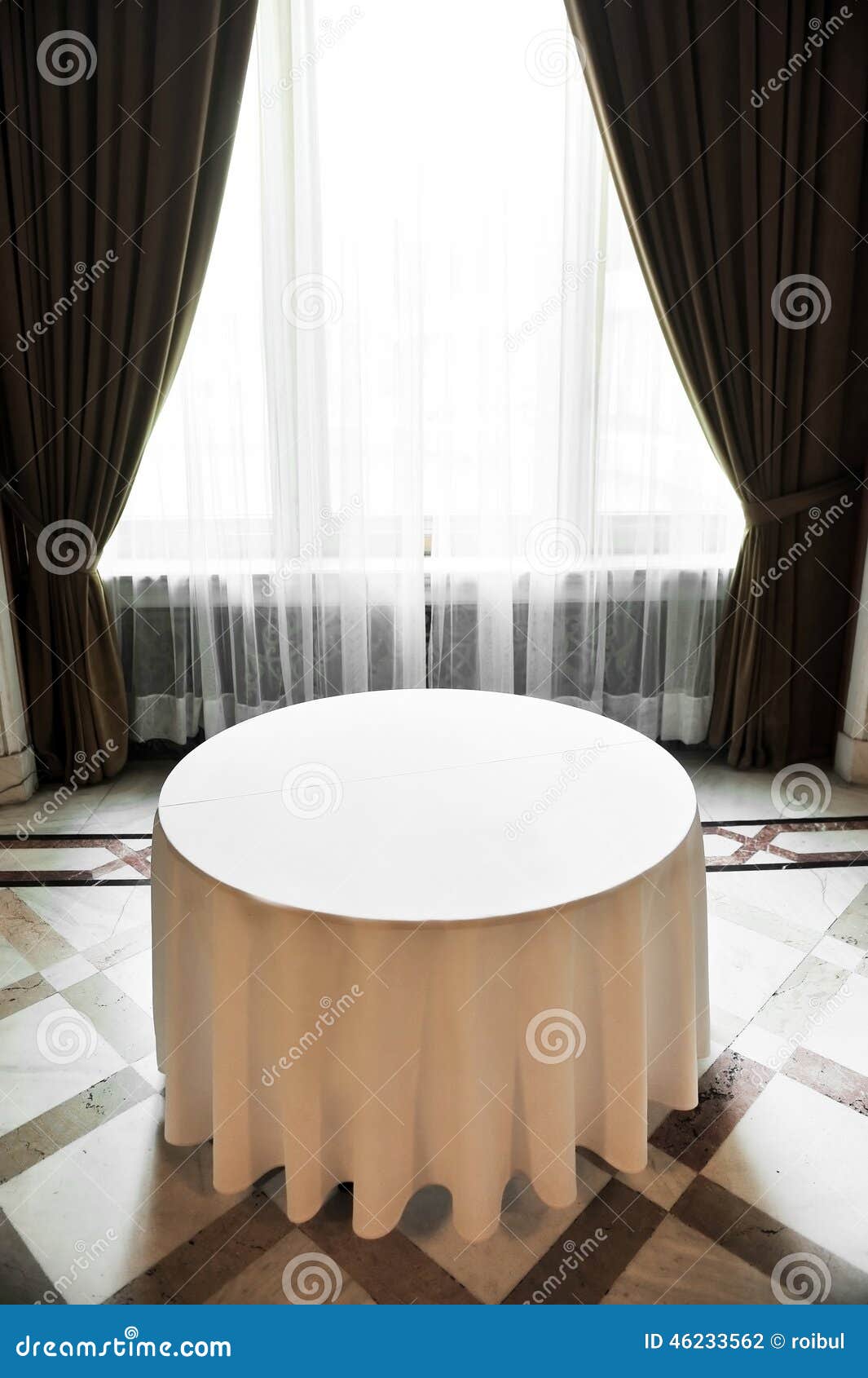 Empty round dinner table stock photo. Image of indoor - 46233562