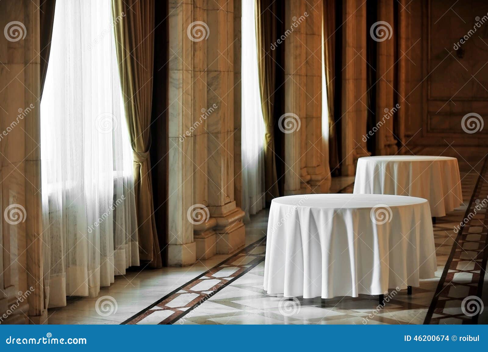 362 Empty Round Dinner Tables Photos - Free & Royalty-Free Stock Photos ...