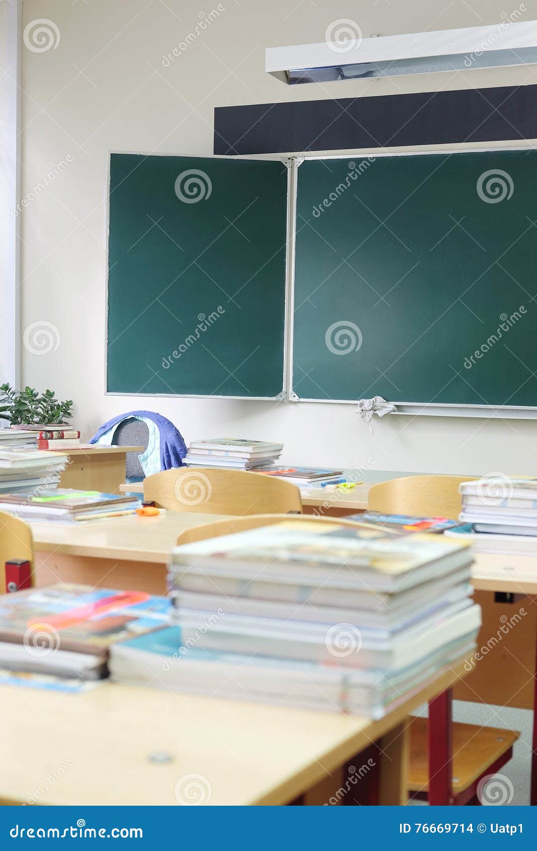Empty school class stock photo. Image of equipment, knowledge - 76669714