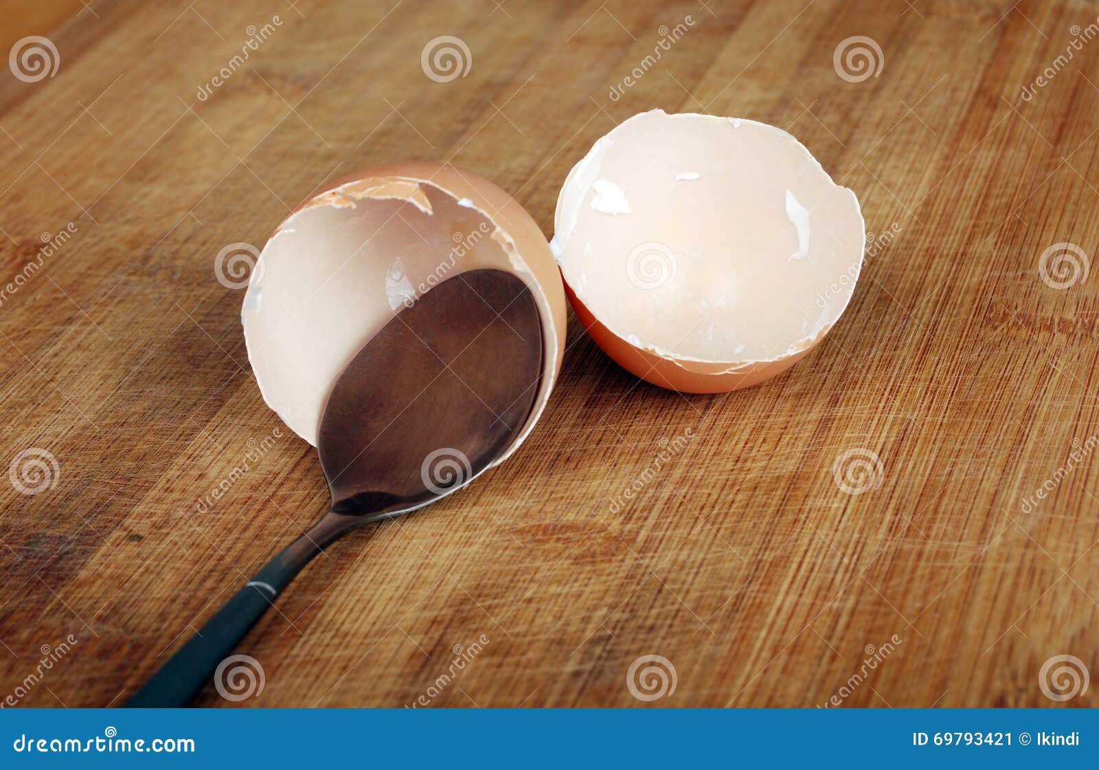 The empty shell of the egg stock image. Image of wood - 69793421