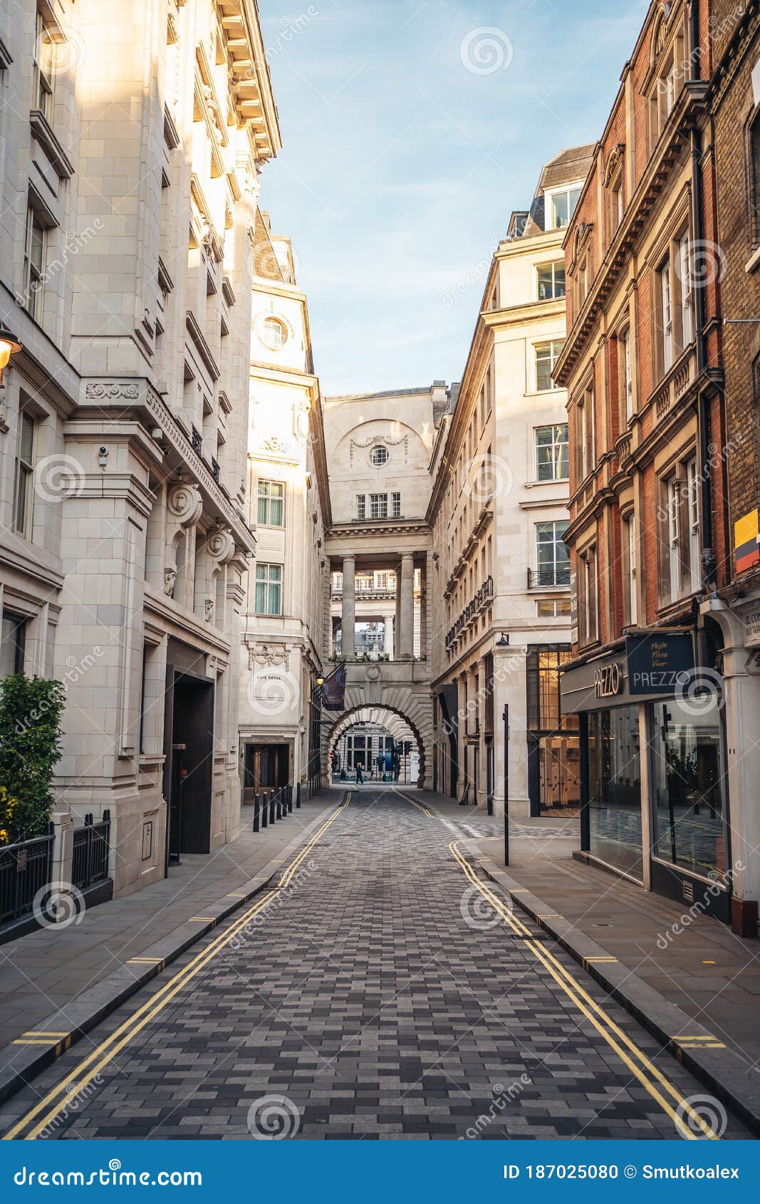 Empty soho Air Street editorial image. Image of looting - 187025080