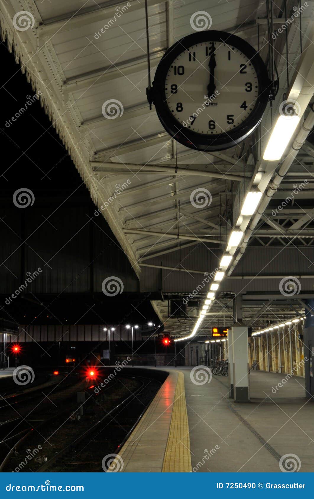Empty station stock photo. Image of night, sheffield, stop - 7250490