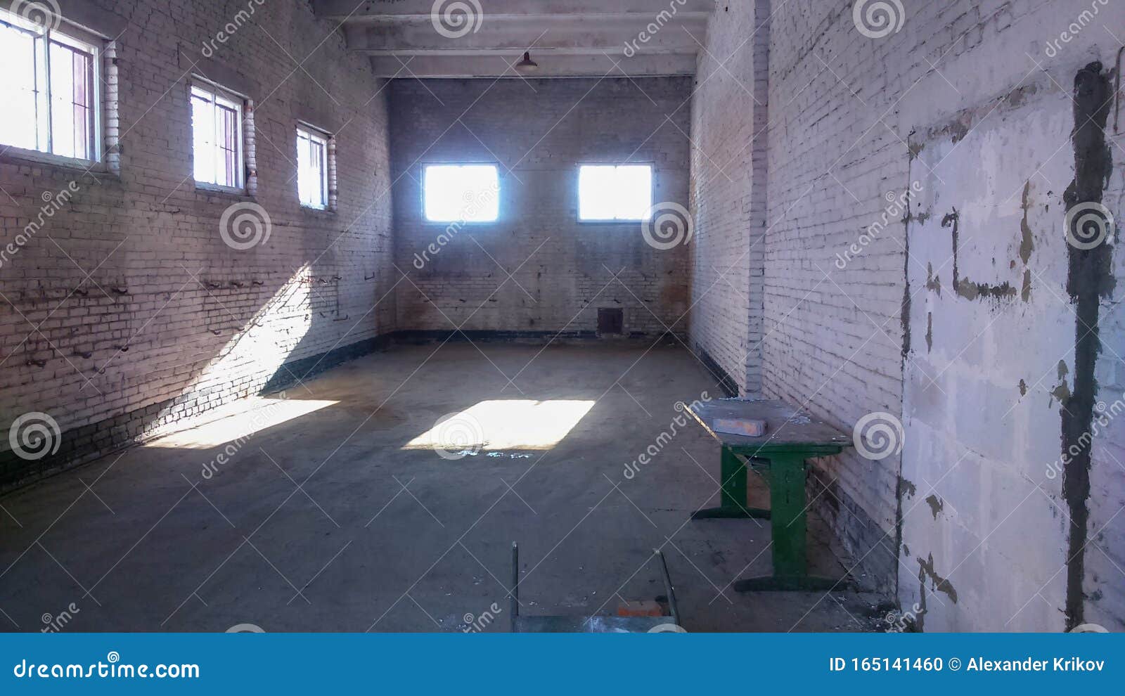 Empty storage room stock photo. Image of rays, ceiling - 165141460