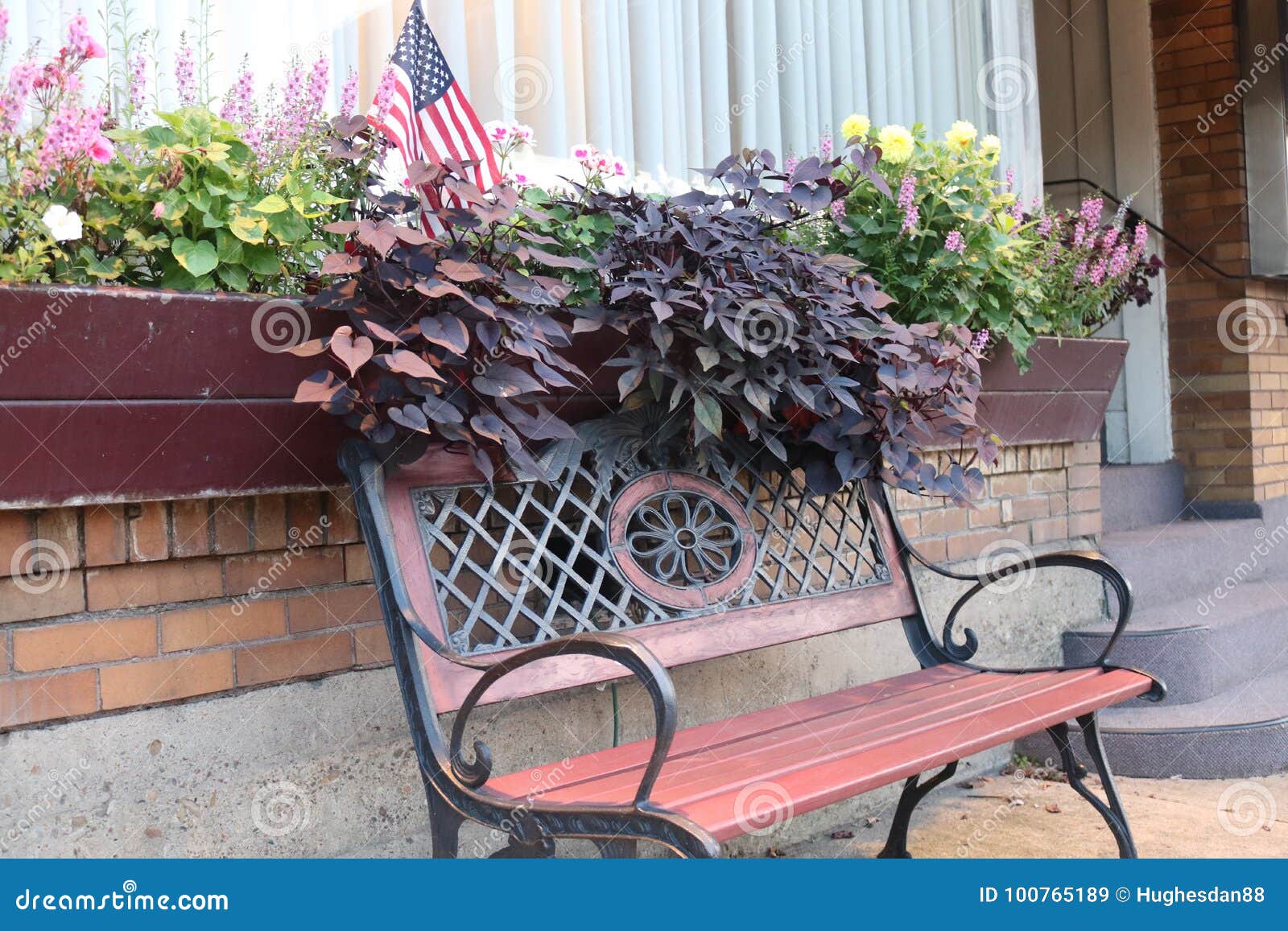 Empty Storefront Bench stock image. Image of store, flowers - 100765189