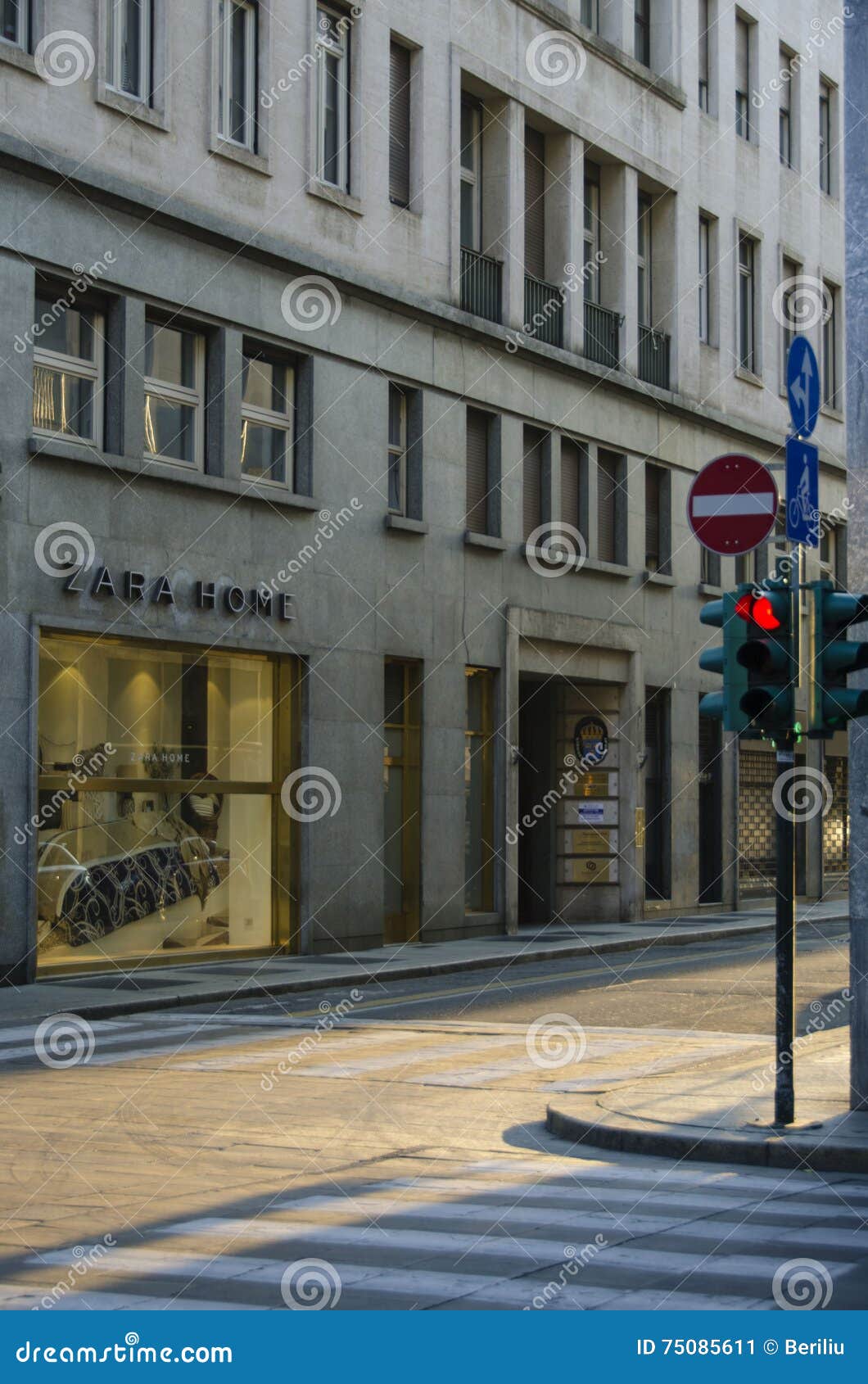 Empty street editorial photo. Image of italy, shadow - 75085611