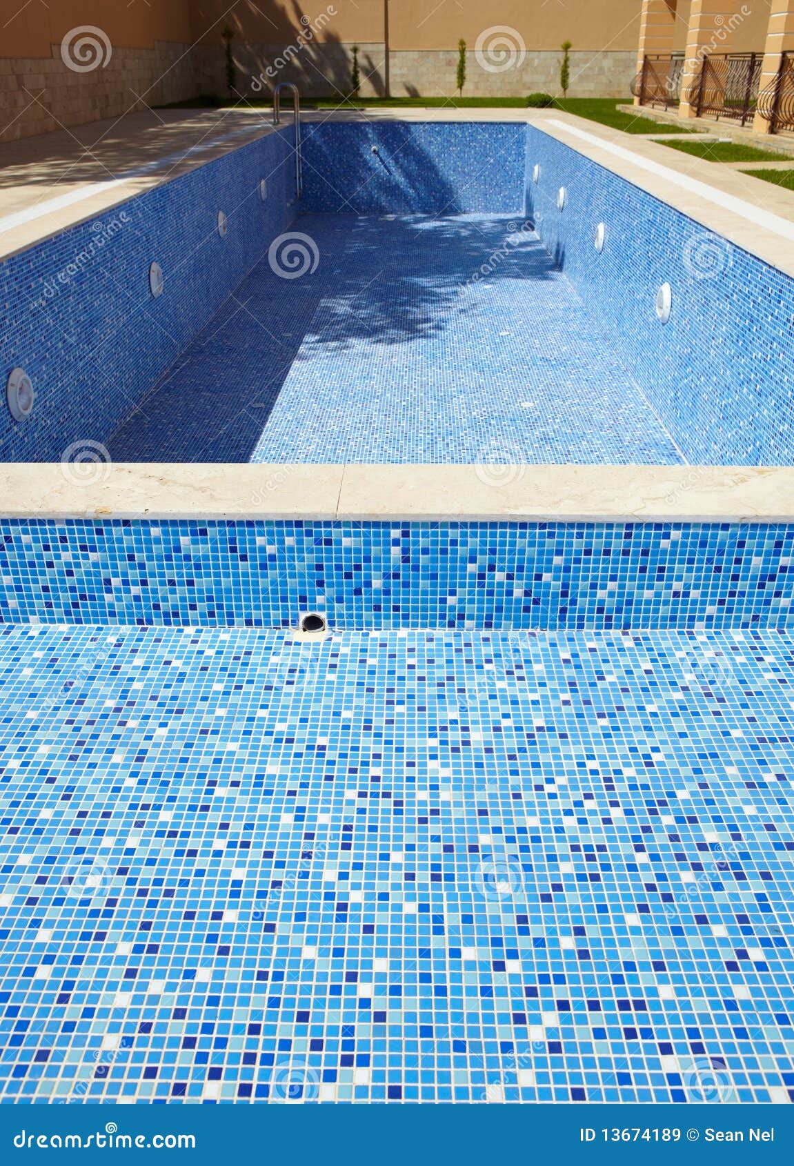 Empty swimming pool stock image. Image of empty, outdoors - 13674189