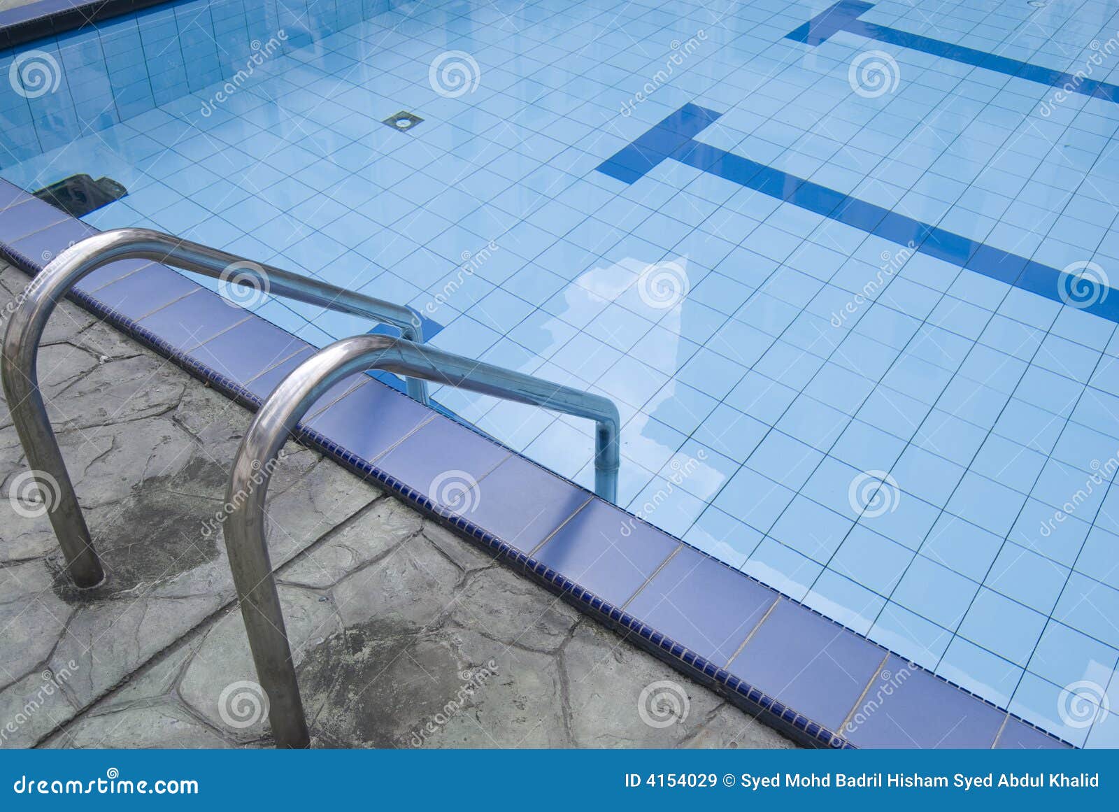 EMPTY SWIMMING POOL stock image. Image of hotel, clean - 4154029