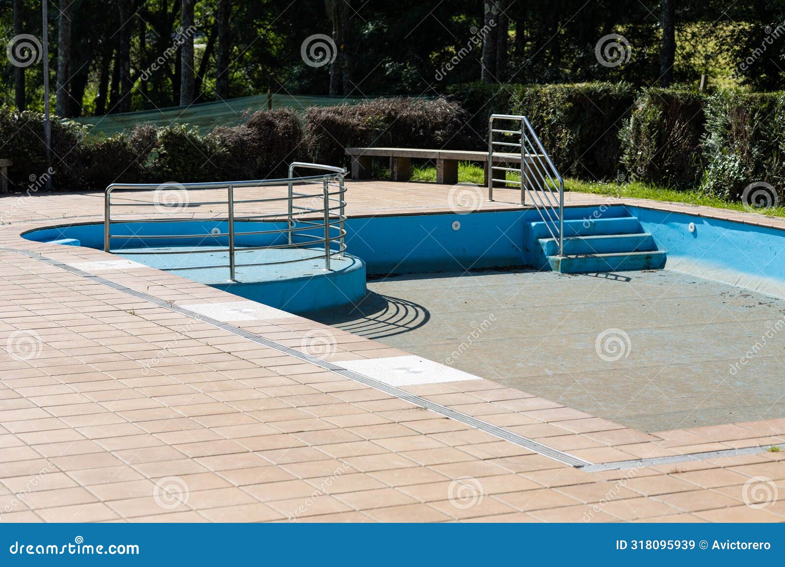 Empty swimming pool stock image. Image of pool, empty - 318095939