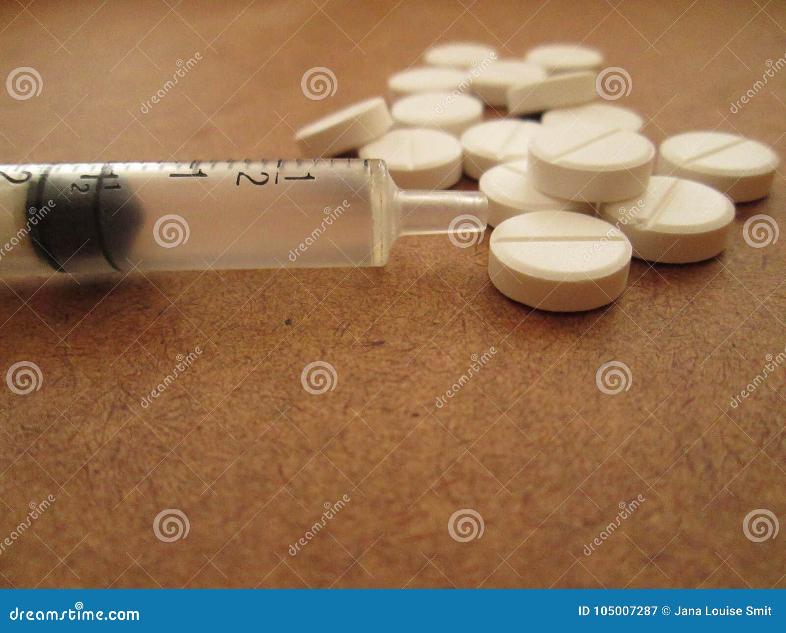 An Empty Syringe with Tablets. Stock Image - Image of hospital, healthy ...