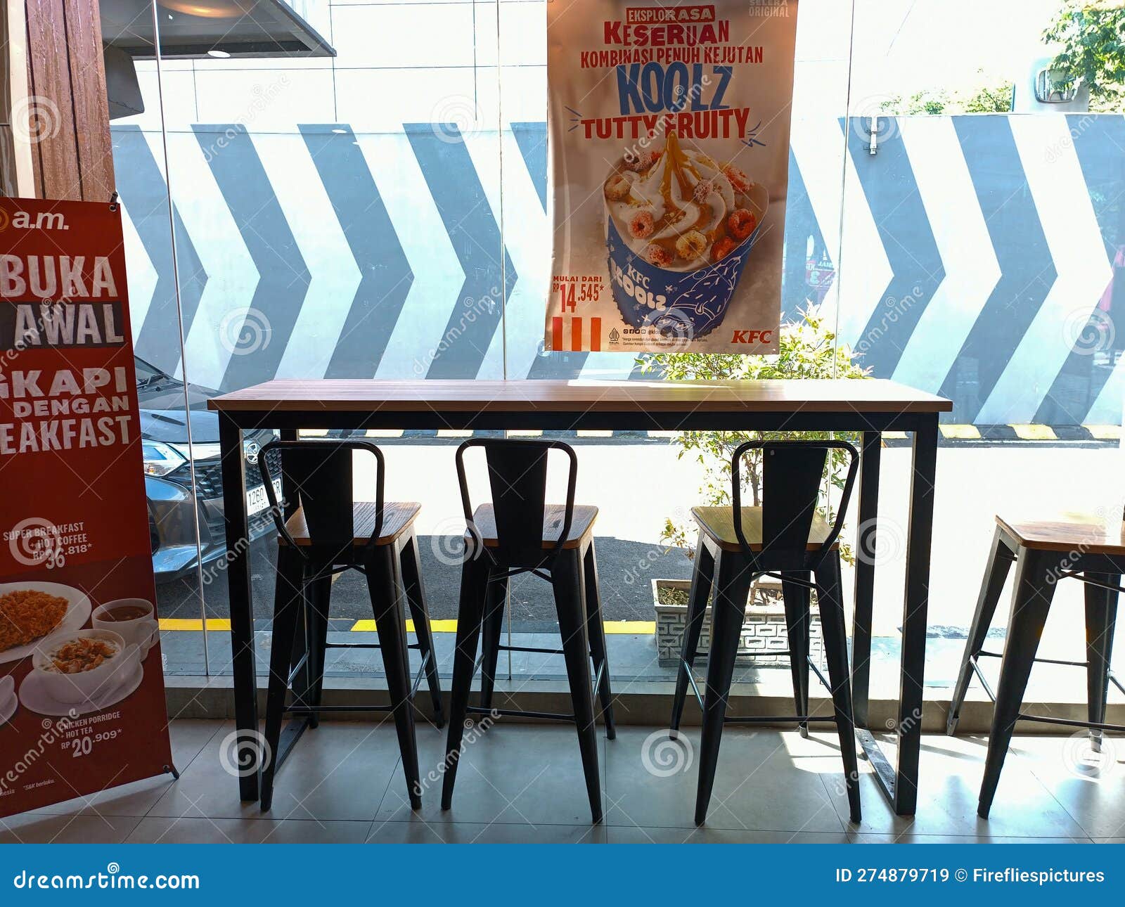 An Empty Table at KFC editorial stock image. Image of design - 274879719