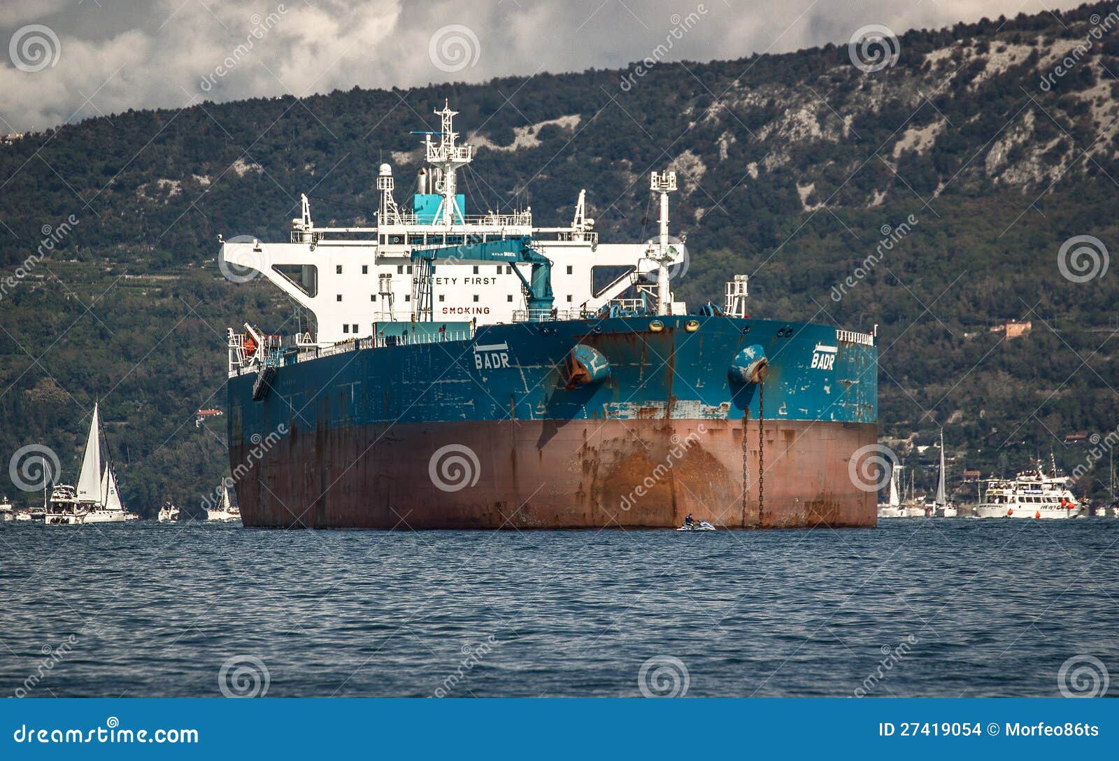 Empty tanker at sea editorial stock image. Image of italy - 27419054