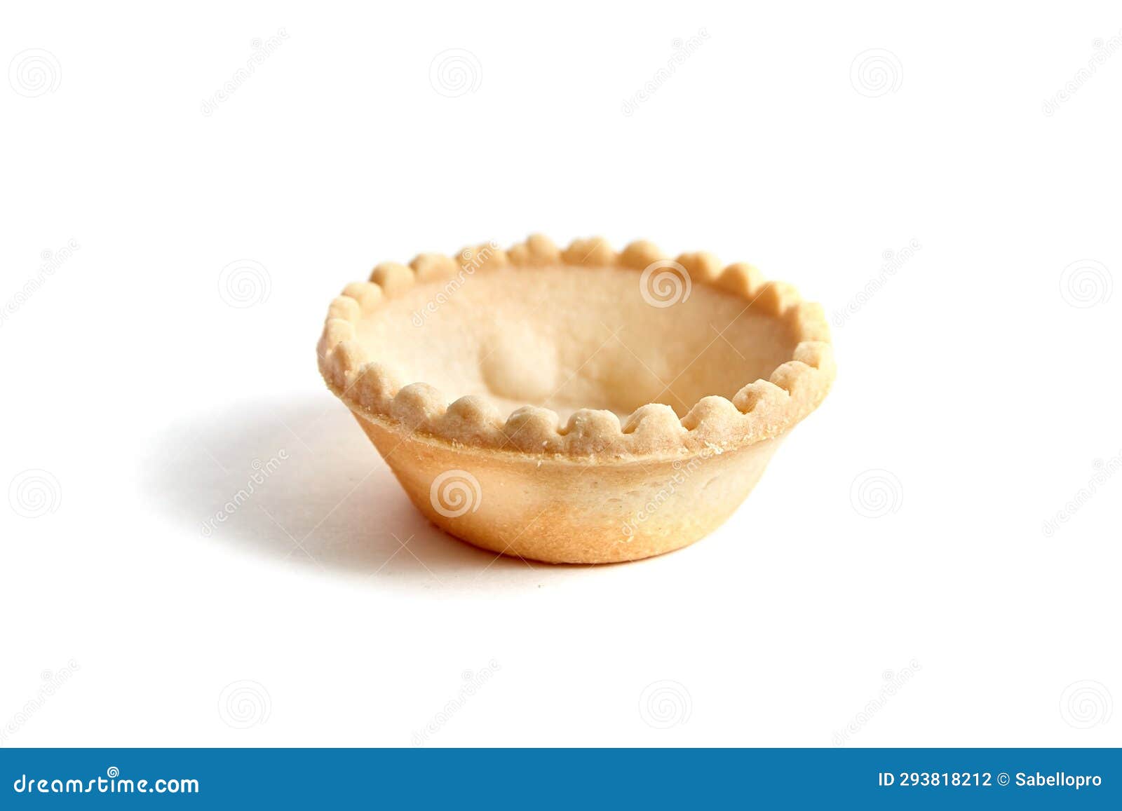Unfilled Tartlet Shells Isolated On White Background. Seven Crispy Mini ...
