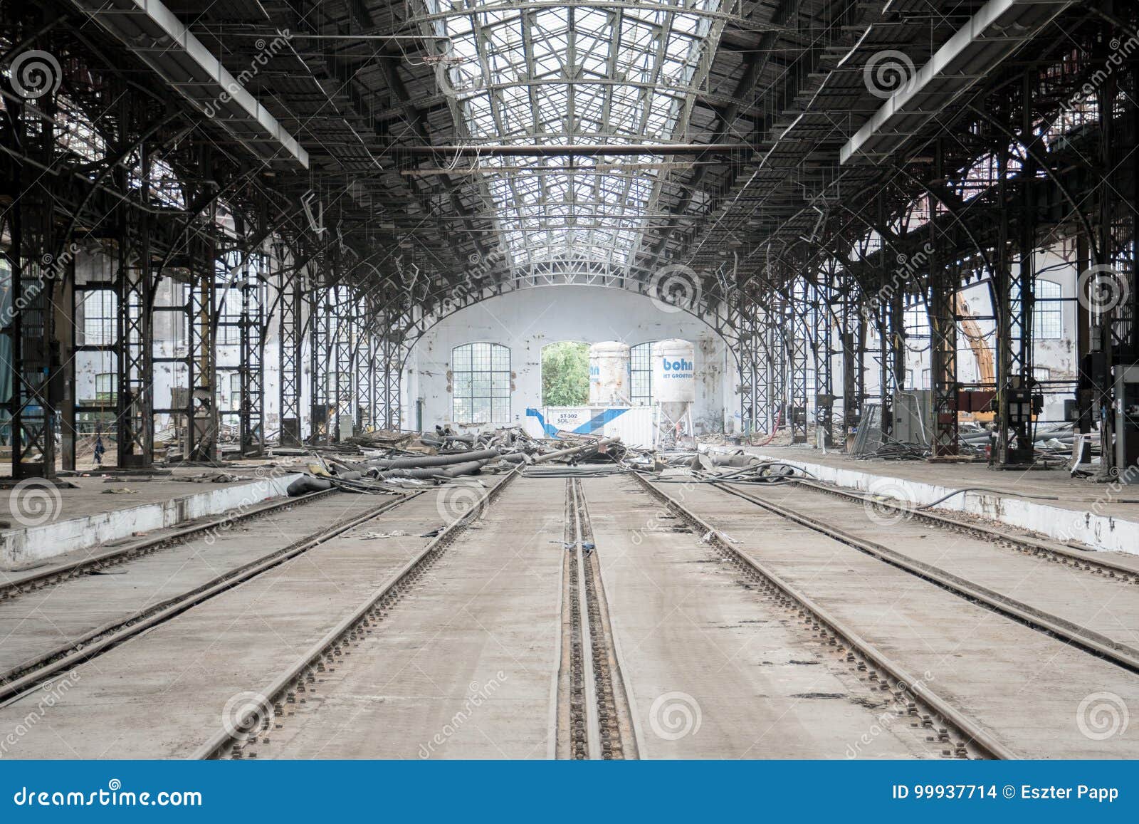 Empty train hangar editorial stock image. Image of service - 99937714