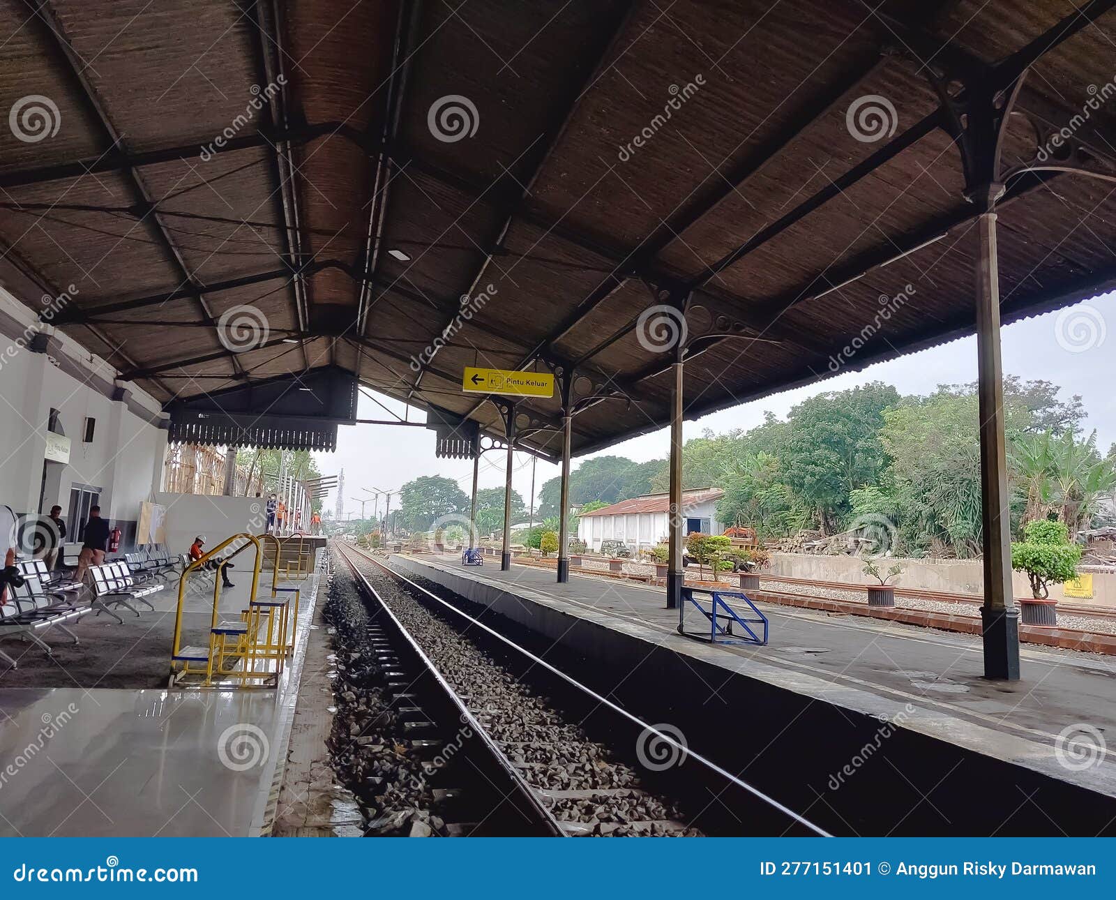 Empty Train Platform Waiting for Train Arrival Editorial Photo - Image ...