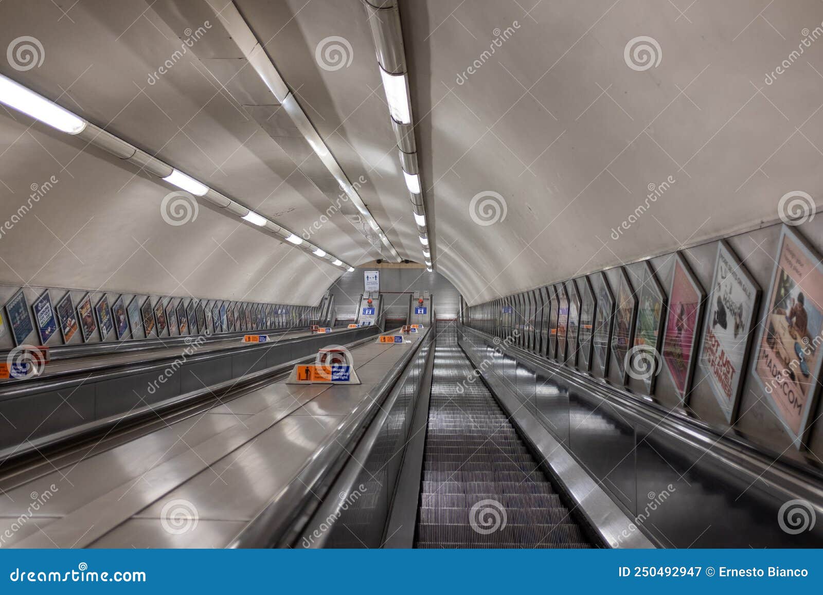 Empty Train Station, Piccadilly Circus Editorial Photography - Image of ...